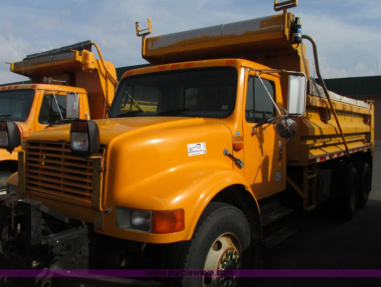 1999 International Navistar 4900 dump truck in Sikeston, MO | Item ...