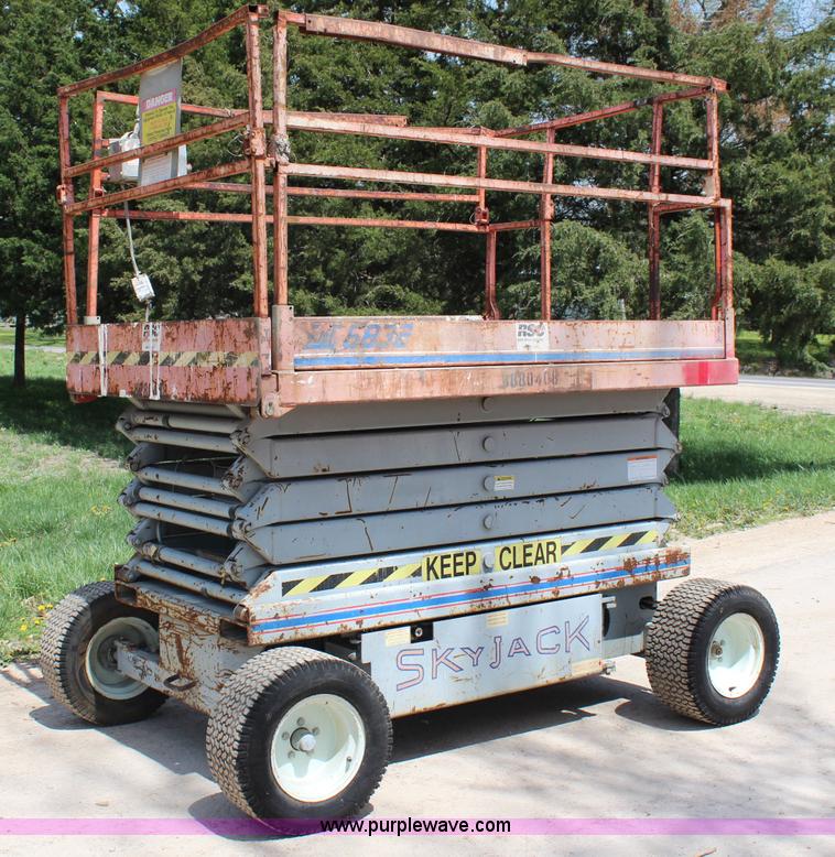1994 Skyjack SJII 6832 scissor lift in Lawrence, KS | Item G5448 sold ...