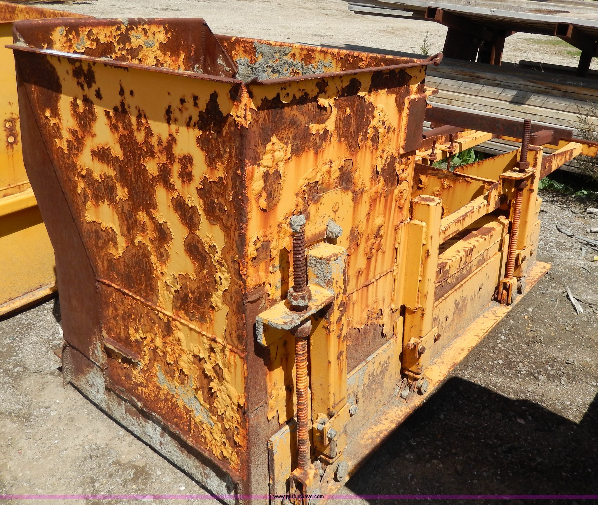 30"W curb and gutter mold in Topeka, KS | Item AJ9968 sold | Purple Wave