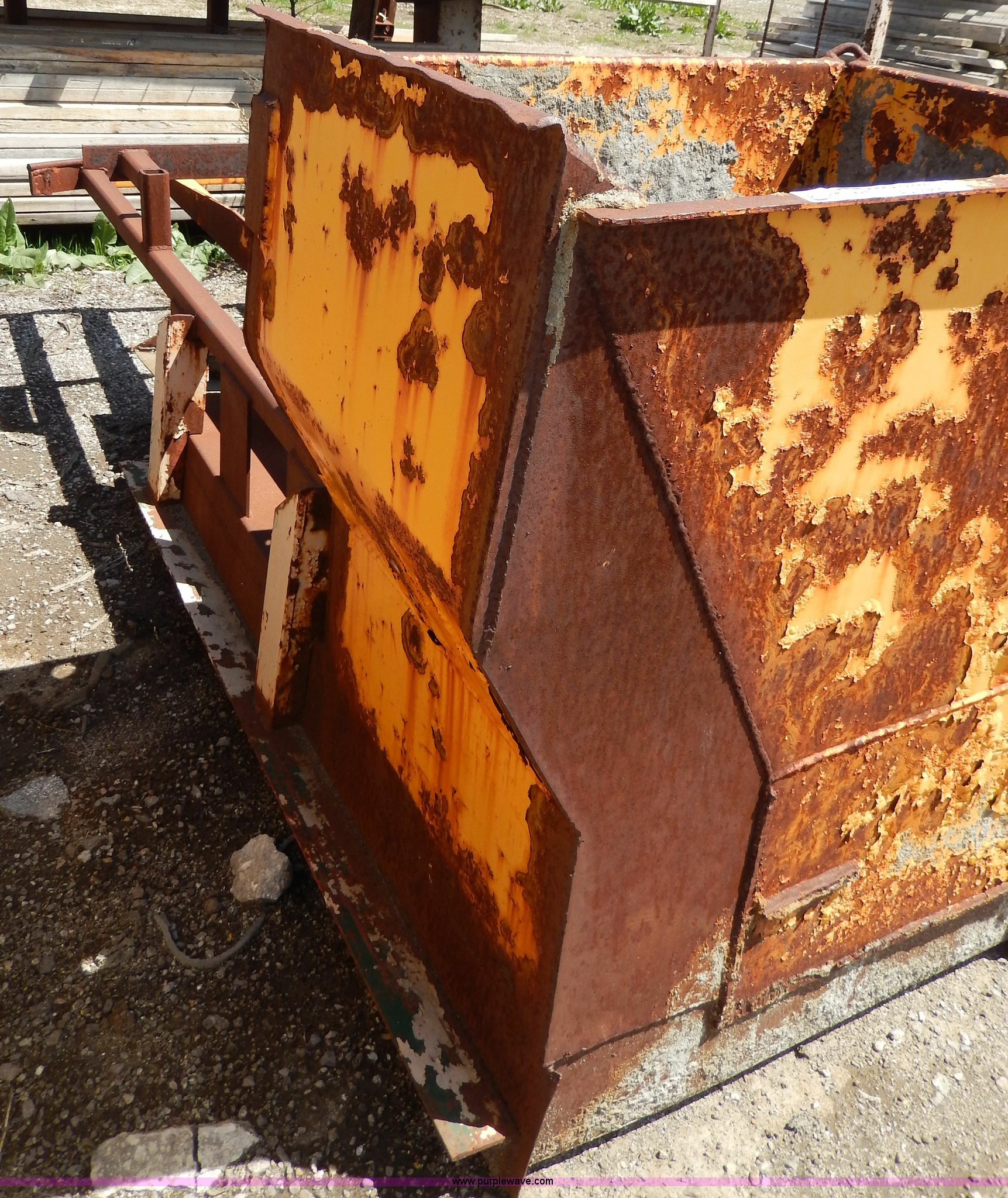 30"W curb and gutter mold in Topeka, KS | Item AJ9968 sold | Purple Wave