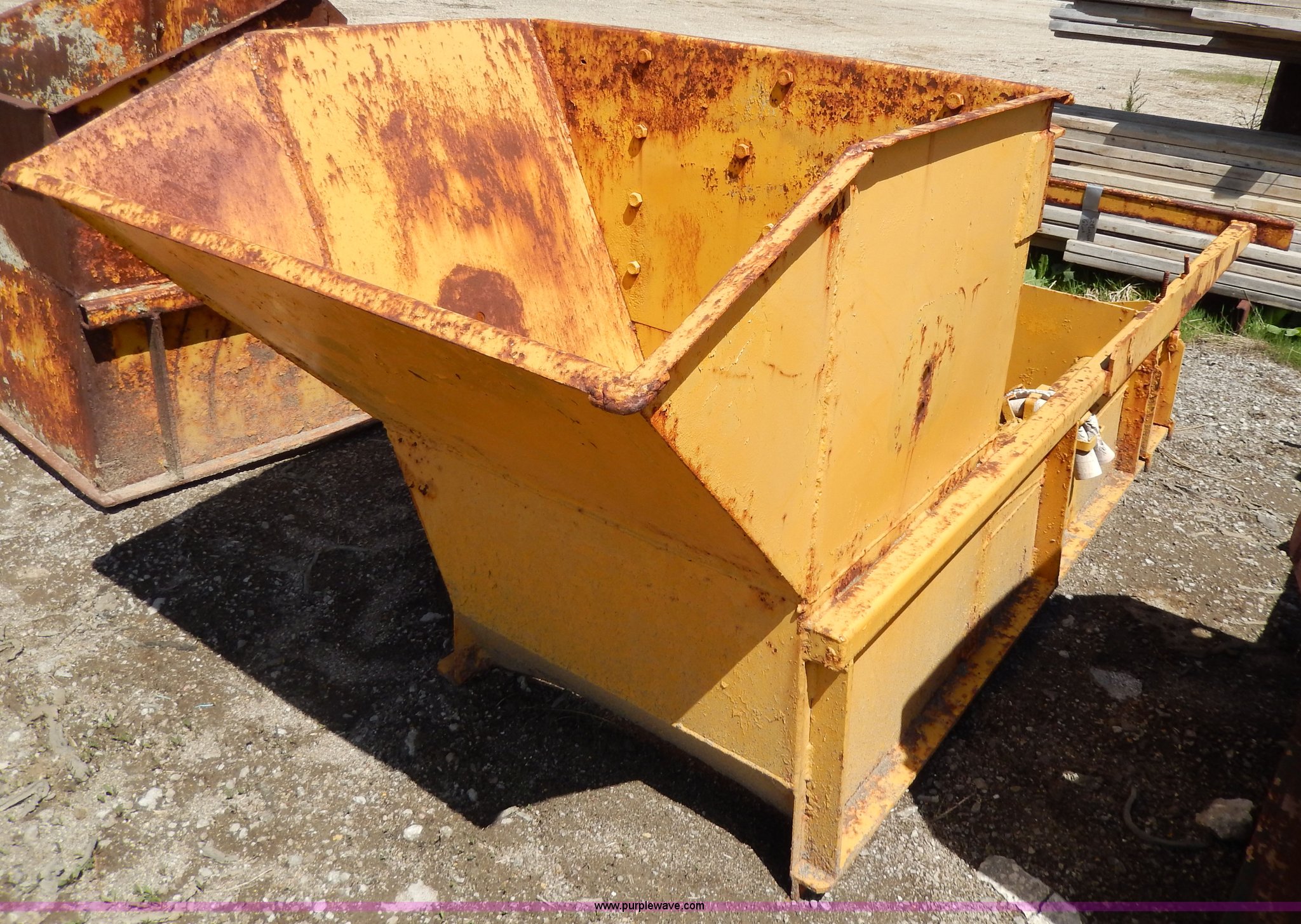 24"W curb and gutter mold in Topeka, KS | Item AJ9969 sold | Purple Wave