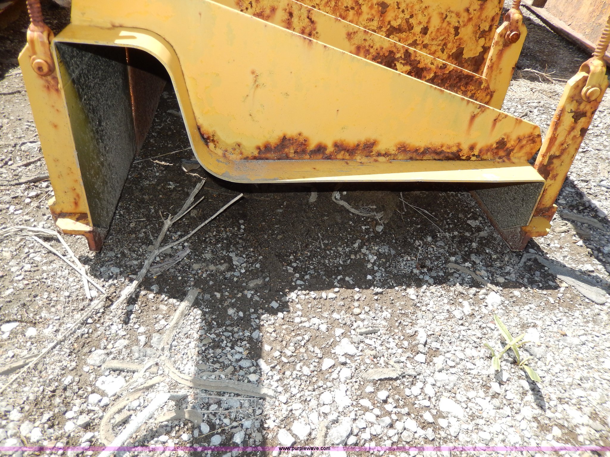 24"W curb and gutter mold in Topeka, KS | Item AJ9969 sold | Purple Wave