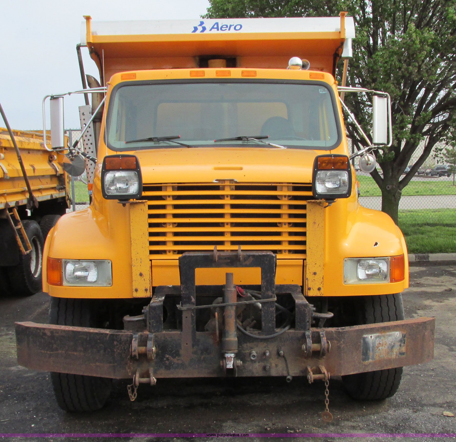 1998 International Navistar 4900 dump truck in Sikeston, MO | Item ...