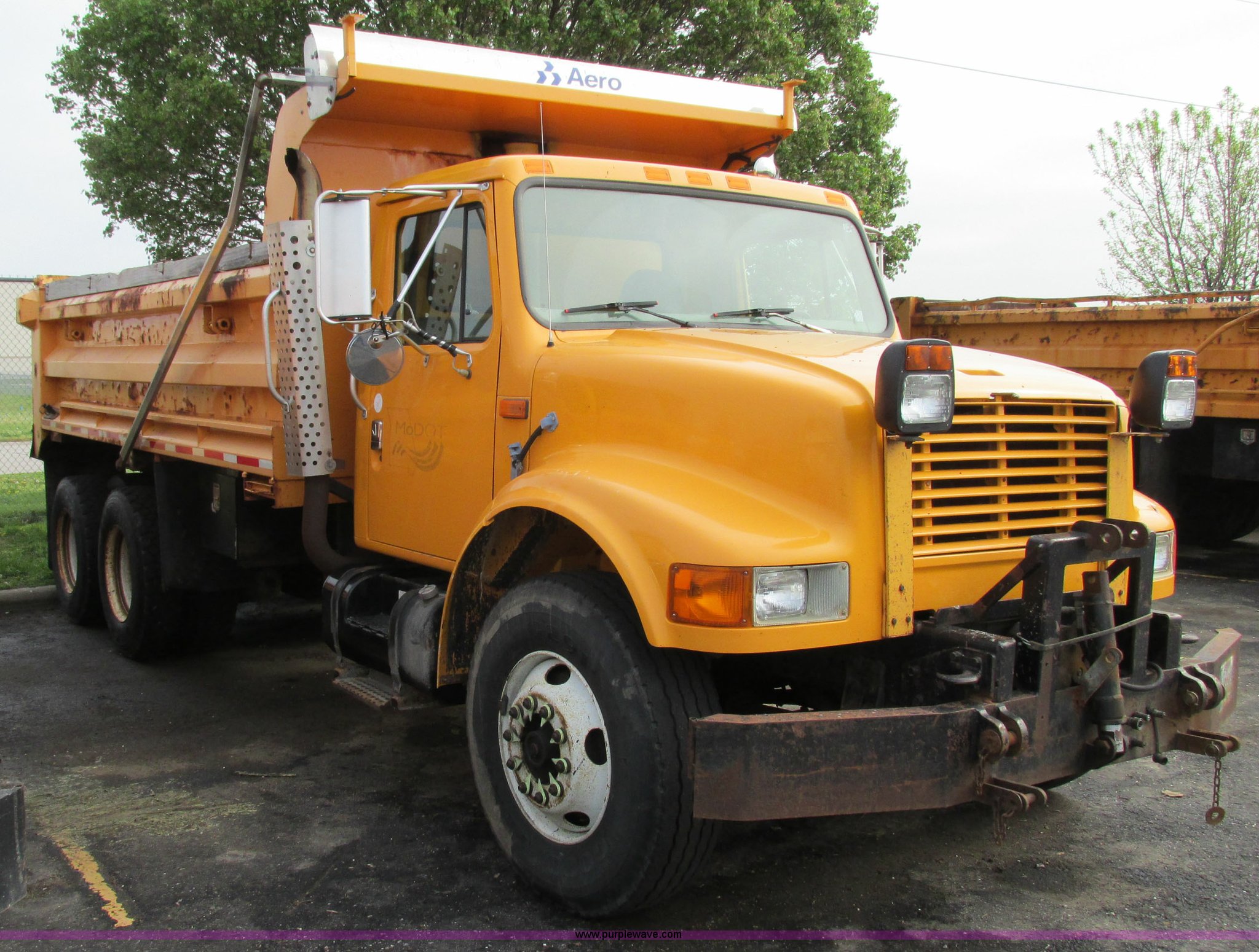 1998 International Navistar 4900 dump truck in Sikeston, MO | Item ...
