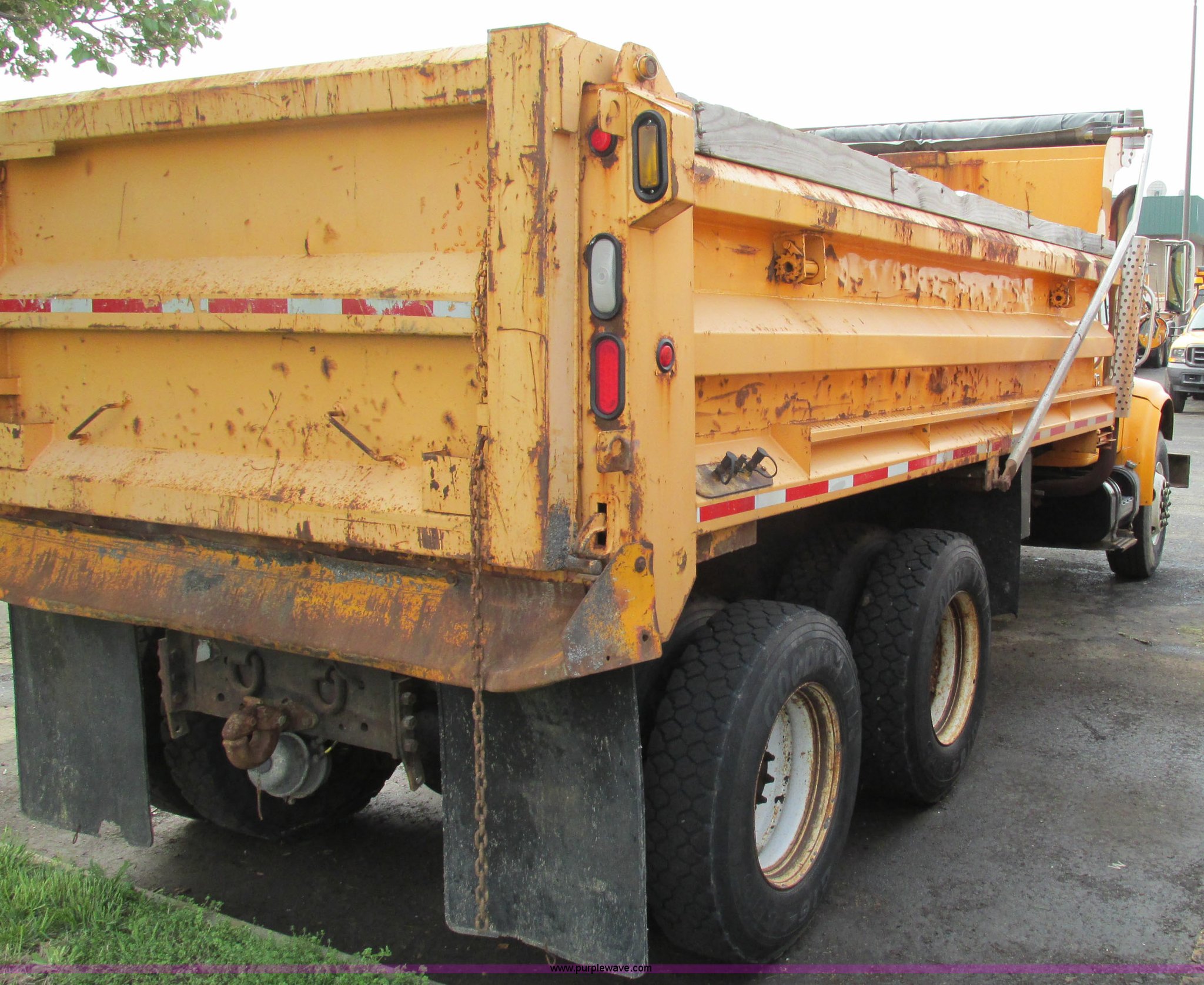 1998 International Navistar 4900 dump truck in Sikeston, MO | Item ...