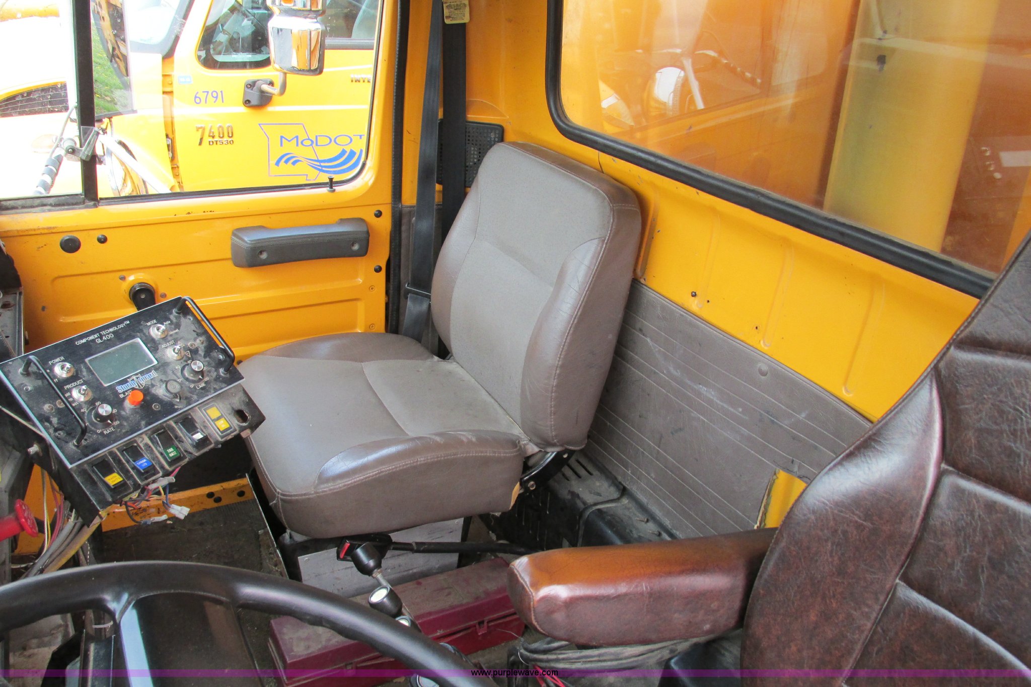 1998 International Navistar 4900 dump truck in Sikeston, MO | Item ...