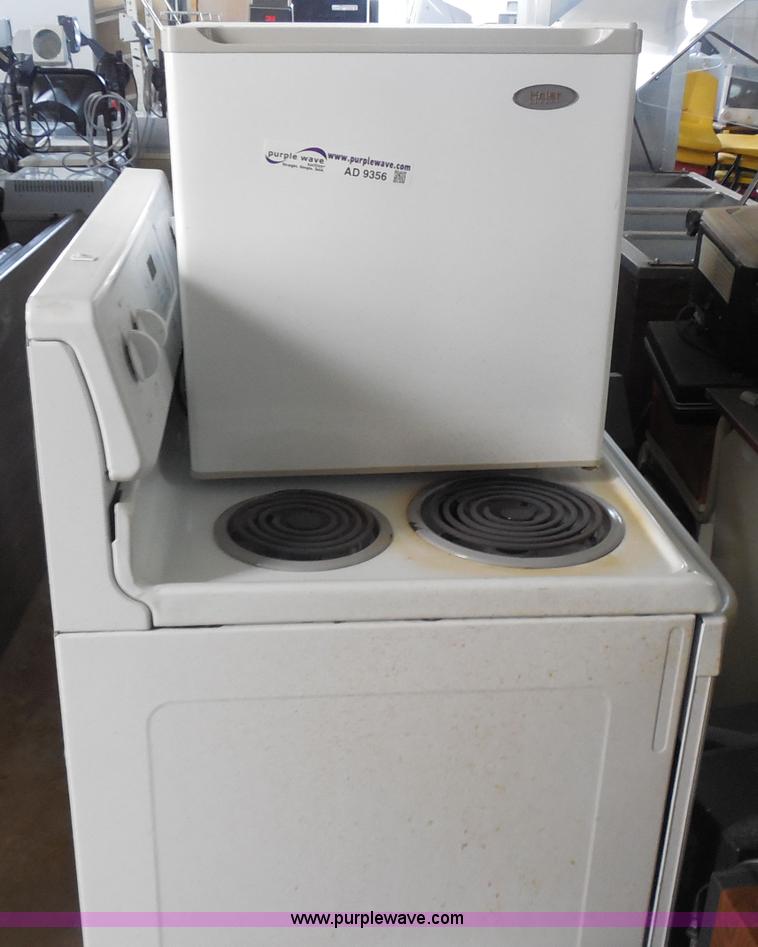 Open range and mini refrigerator in Arkansas City, KS | Item AD9356 ...