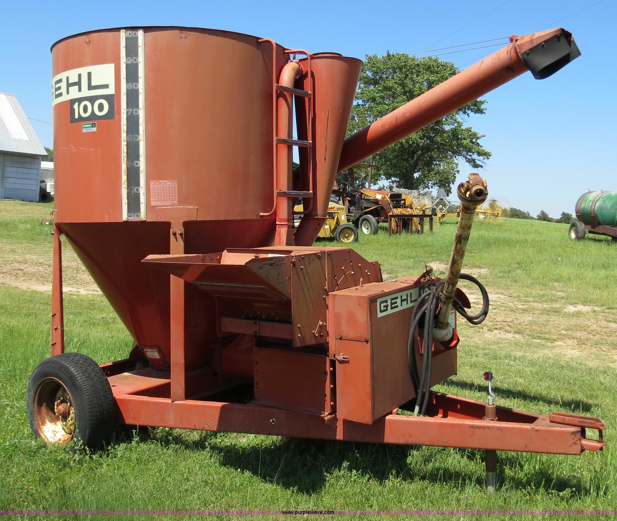 Gehl MX100 grinder mixer in Albion, OK | Item B4773 sold | Purple Wave