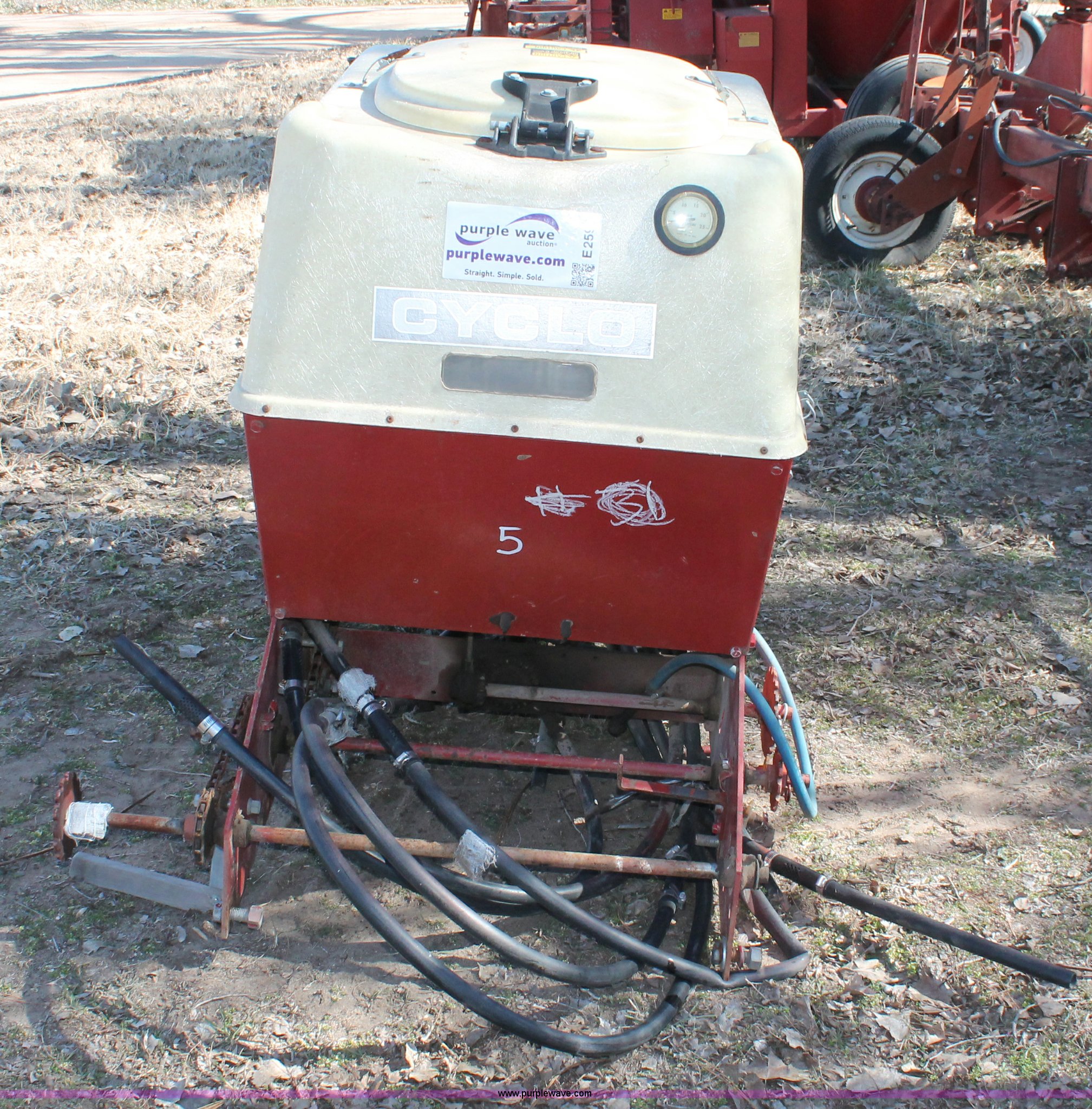 International Cyclo 500 seeder unit in Buhler, KS | Item E2596 sold ...