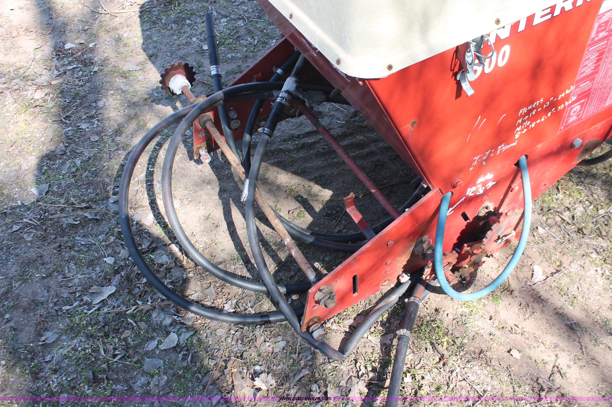 International Cyclo 500 seeder unit in Buhler, KS | Item E2596 sold ...