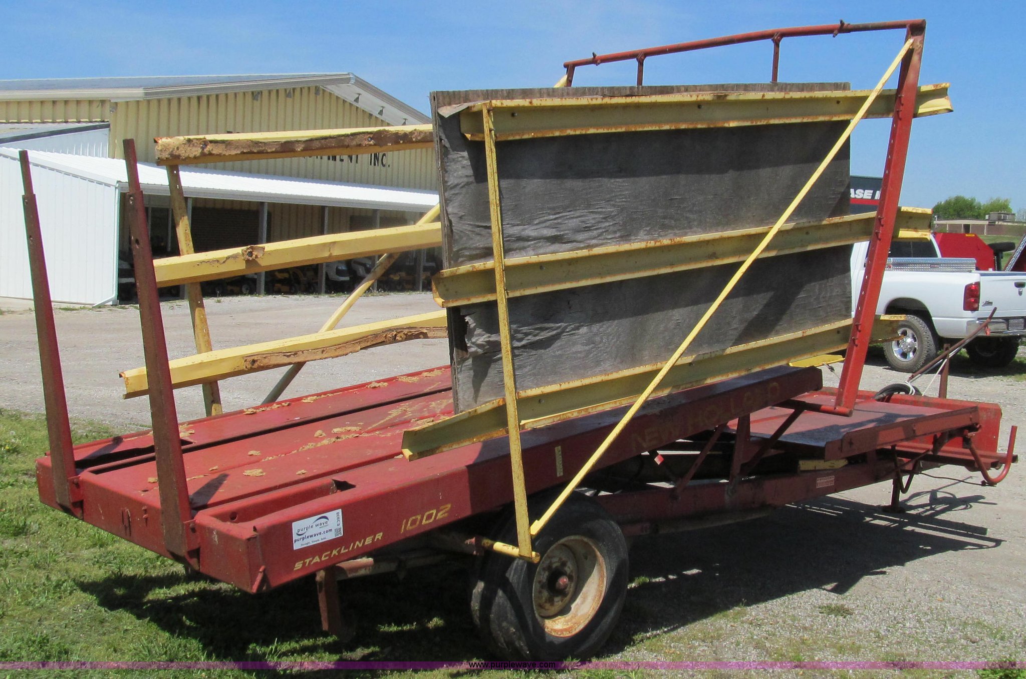 New Holland 1002 Stackliner 23.5' bale wagon in Bethany, MO | Item ...