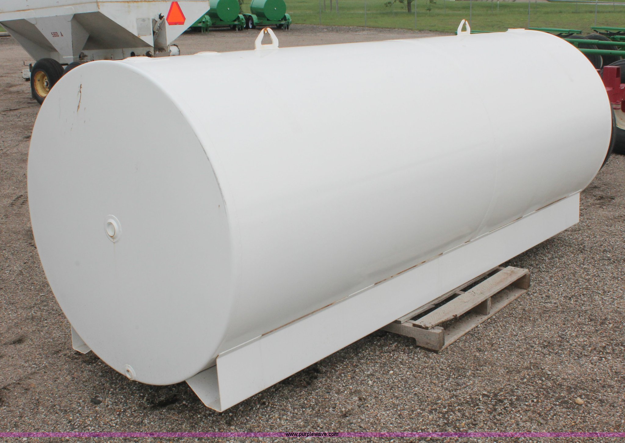 1,000 gallon steel fuel tank in Newton, KS | Item H3528 sold | Purple Wave