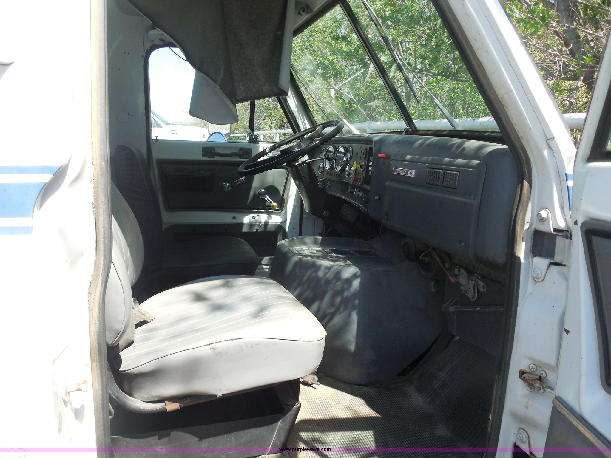 1986 GMC Brigadier cab in Great Bend, KS | Item AD9310 sold | Purple Wave