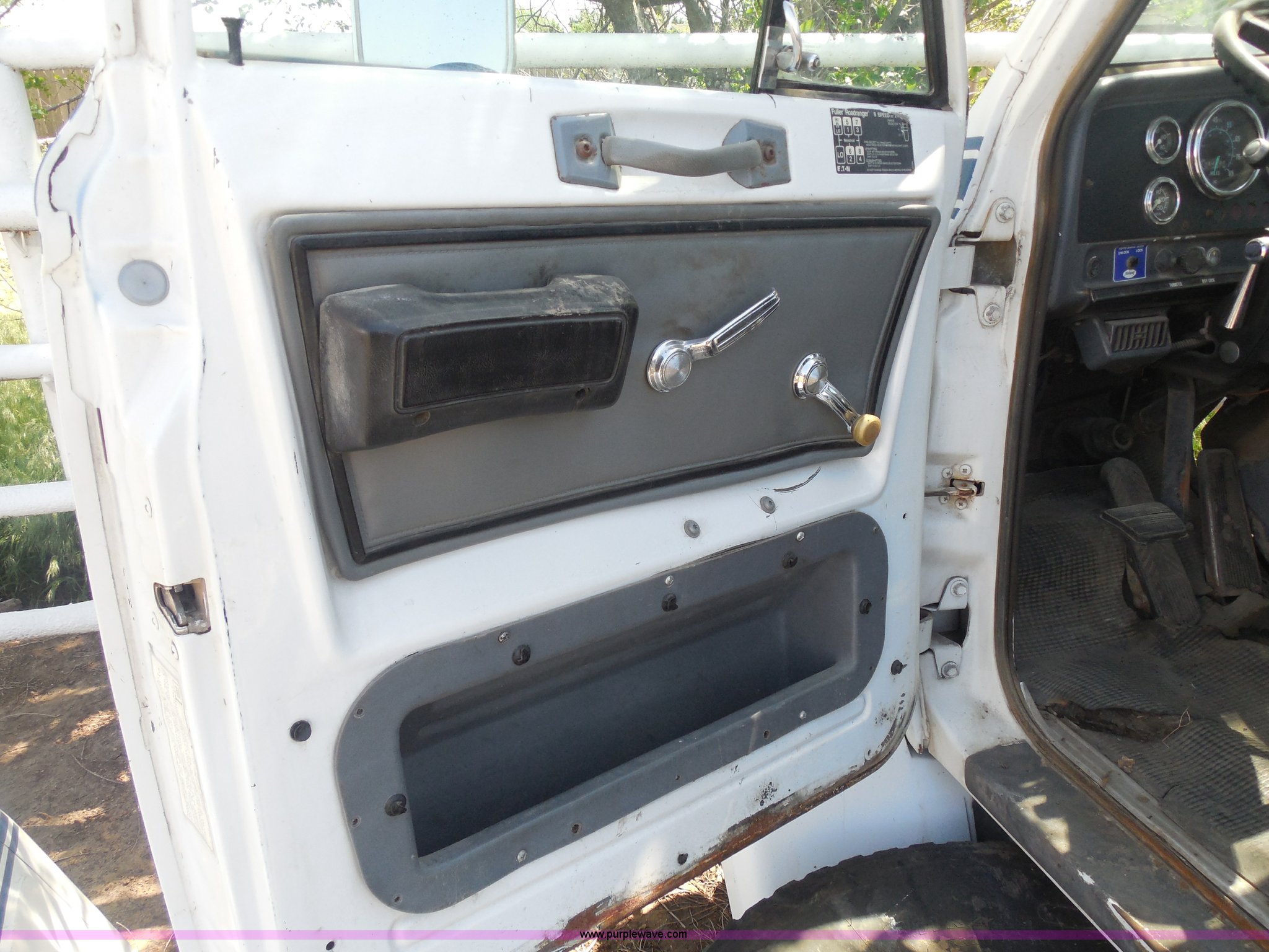 1986 GMC Brigadier cab in Great Bend, KS | Item AD9310 sold | Purple Wave