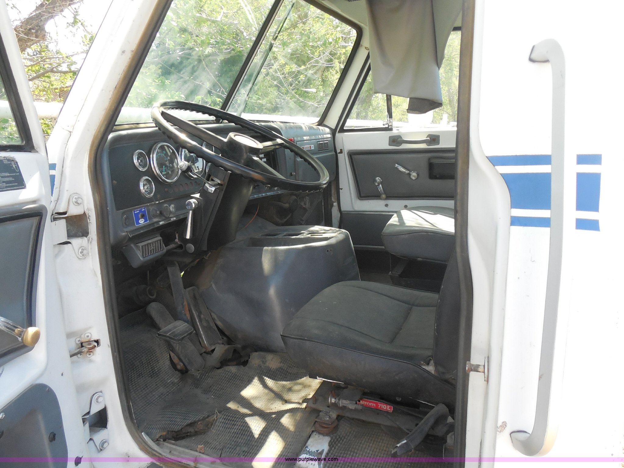 1986 GMC Brigadier cab in Great Bend, KS | Item AD9310 sold | Purple Wave