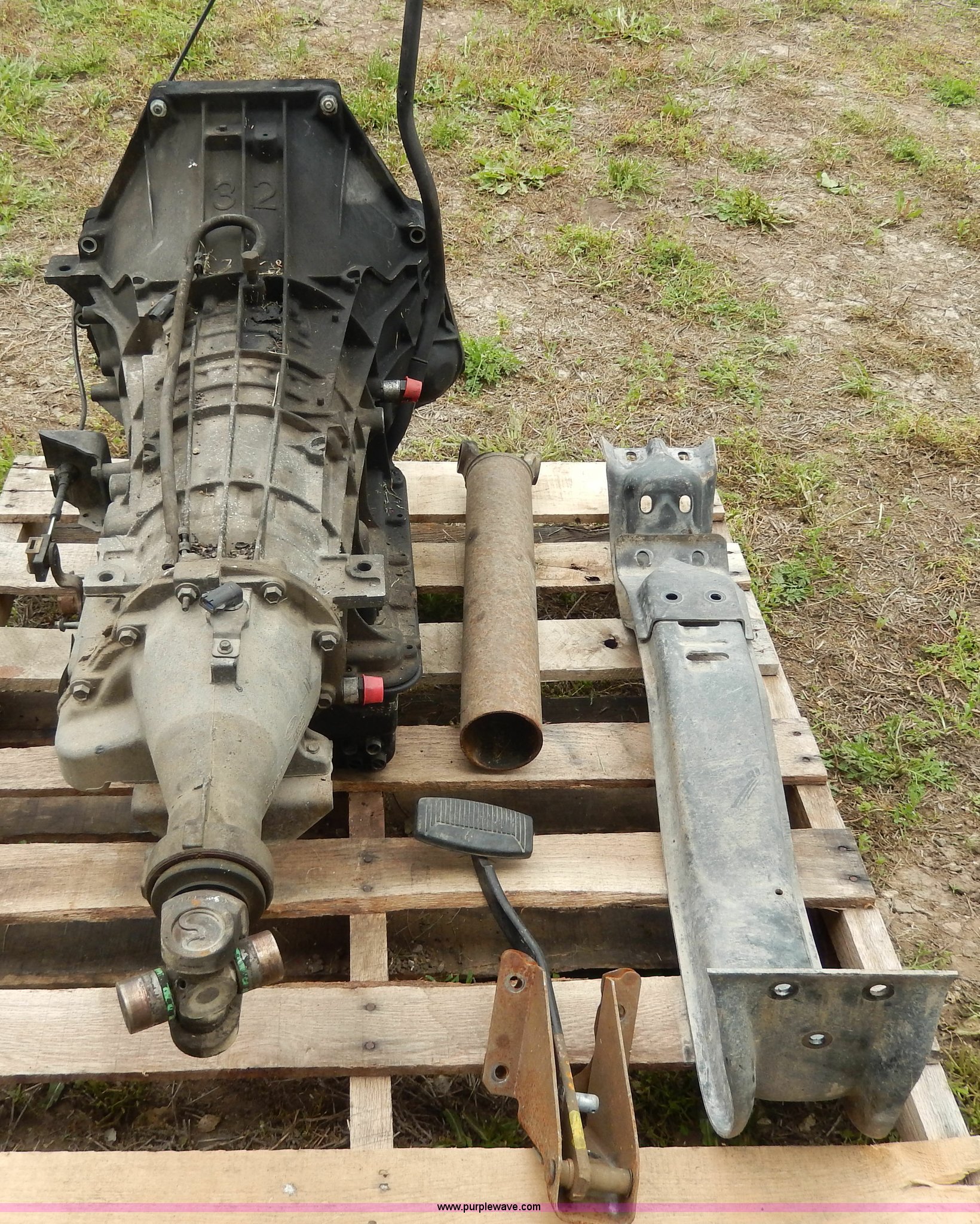 Ford 4R100 transmission in Overbrook, KS | Item D8106 sold | Purple Wave