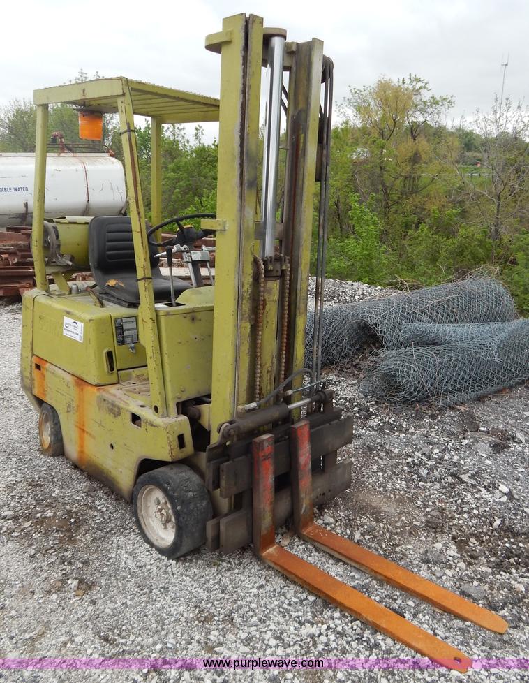 Clark C500-30 forklift in Kansas City, MO | Item F5035 sold | Purple Wave