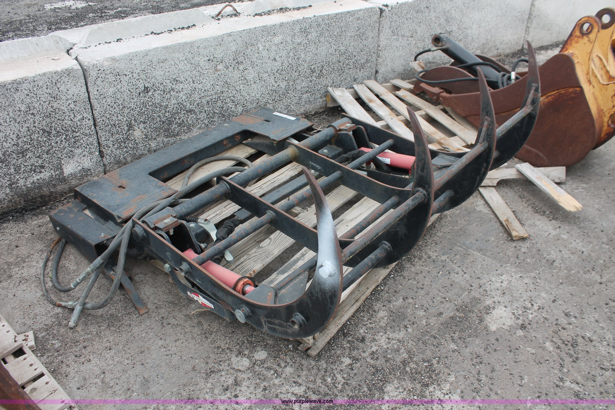 Sheyenne Tooling Co. and Mfg. twin cylinder grapple attachment in ...
