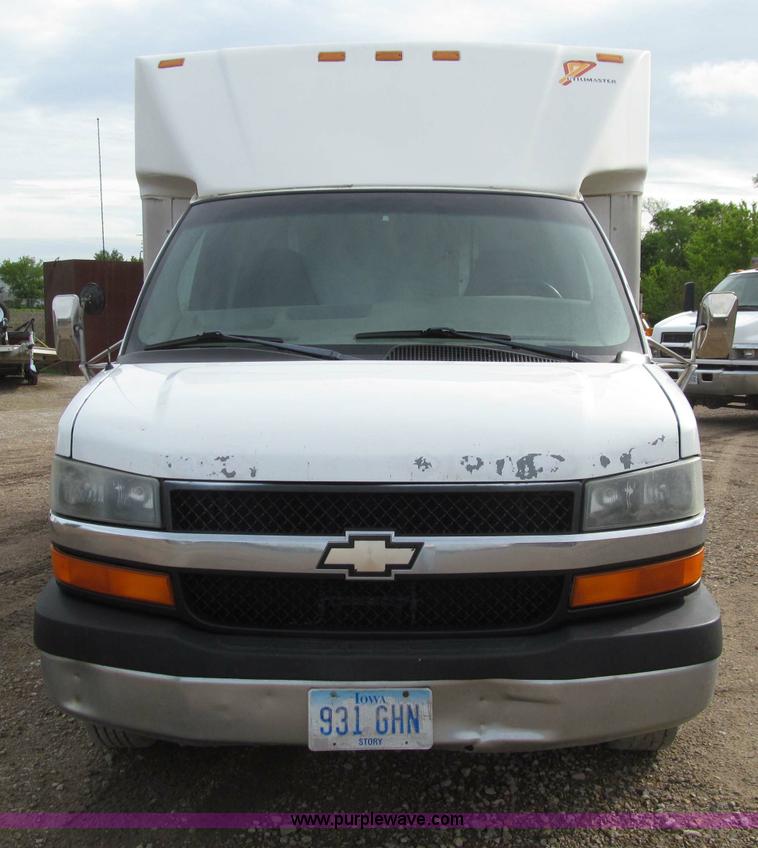 2003 Chevrolet Express G3500 box truck in Des Moines, IA | Item D7384 ...