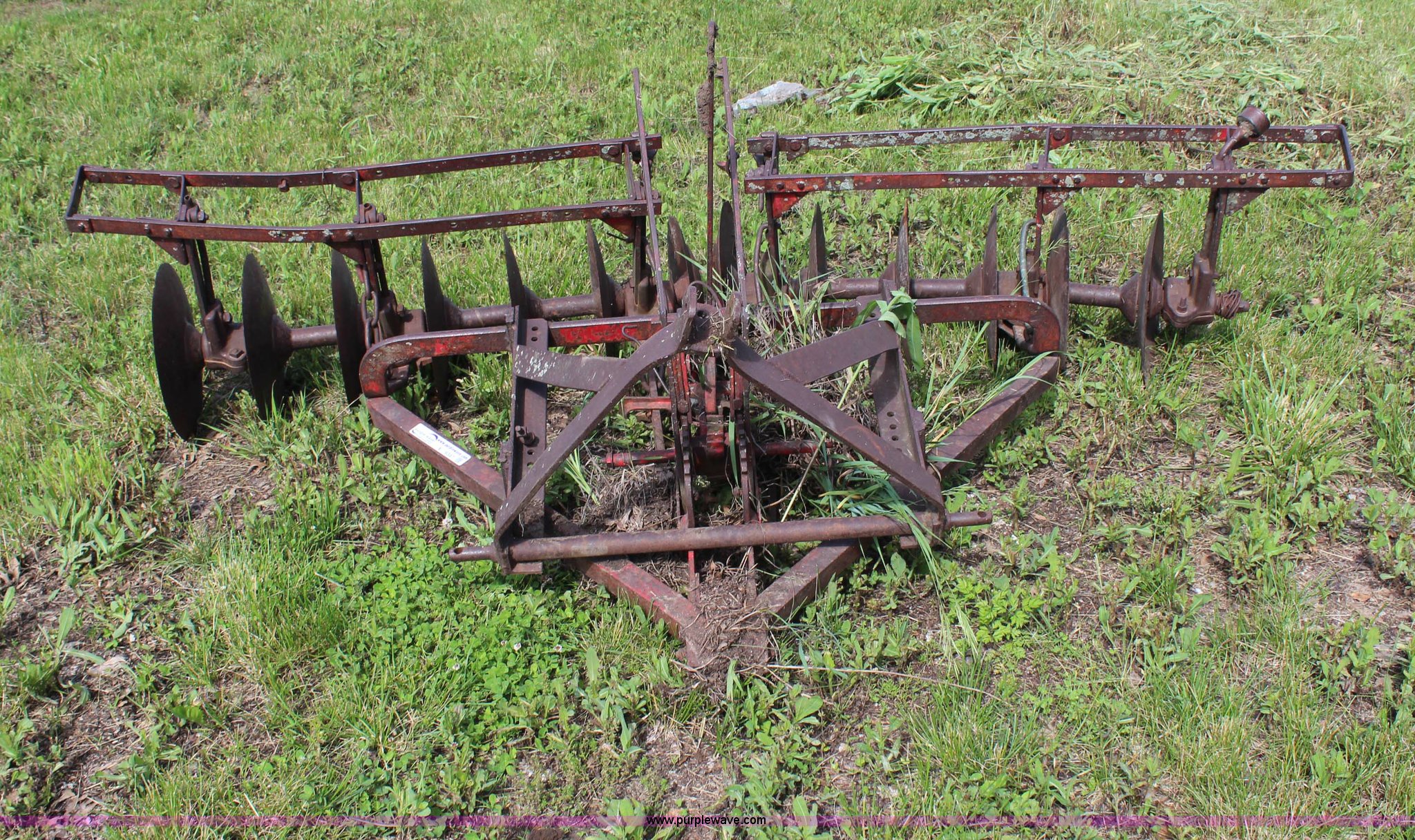 Three point disk in Paola, KS | Item X9347 sold | Purple Wave