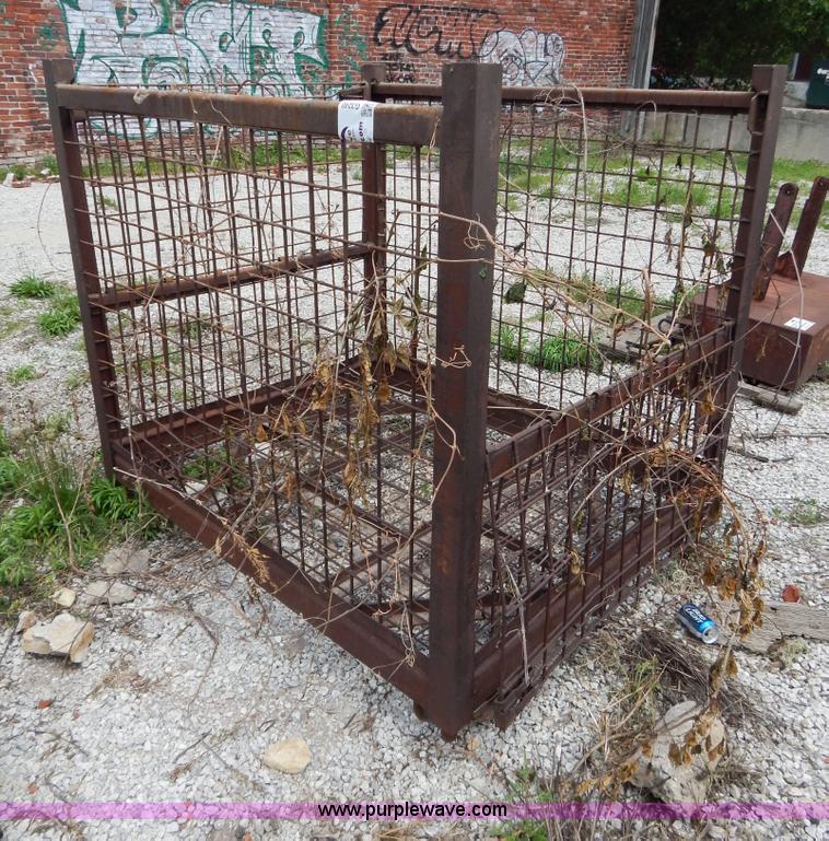 Steel wire crate in Kansas City, MO | Item G3240 sold | Purple Wave