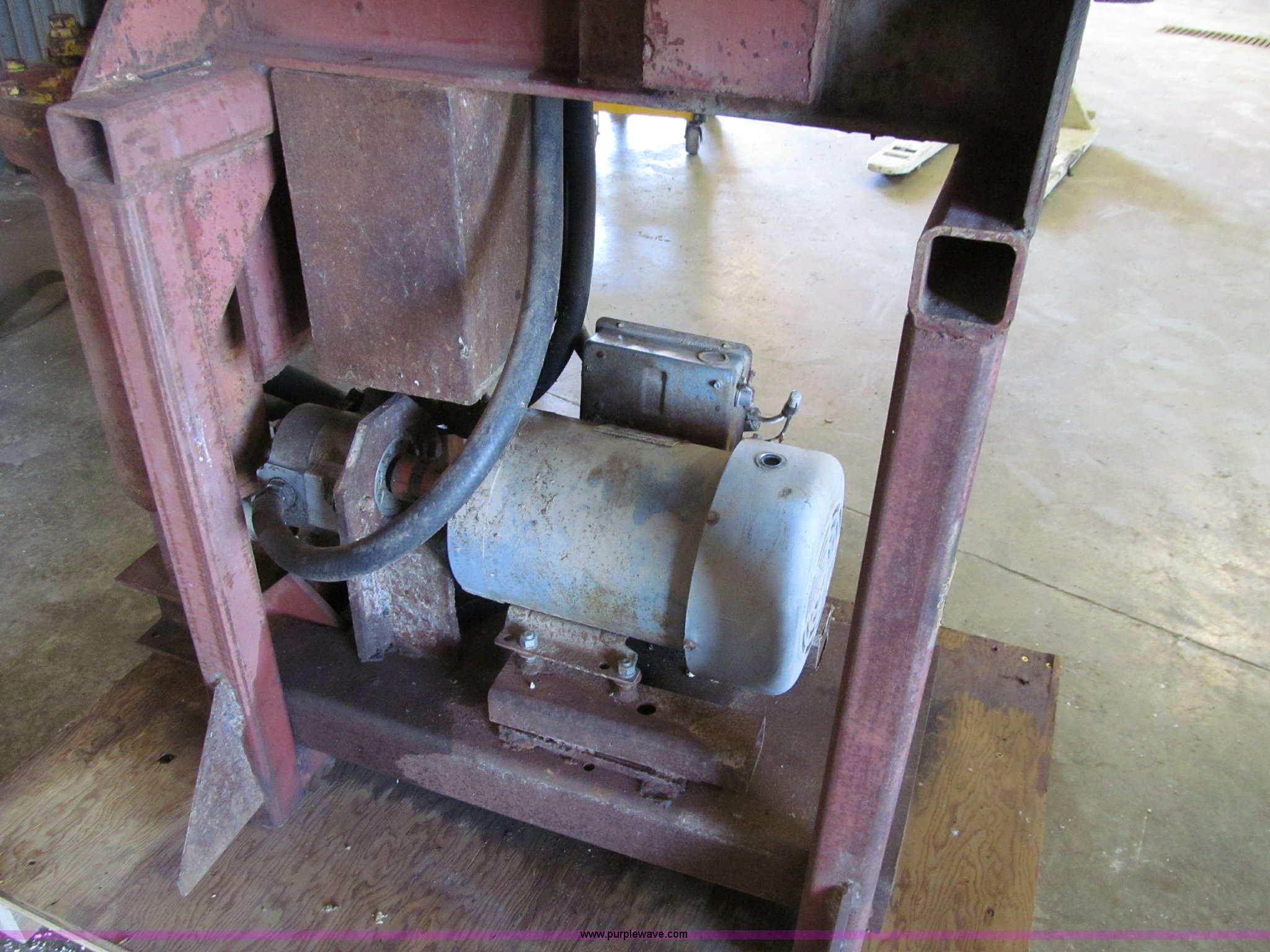 Shop built hydraulic punch press in Adair, IA | Item D7410 sold ...