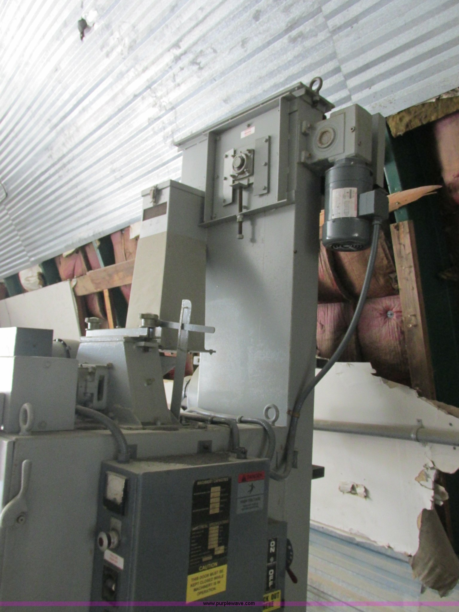 Airless Zero Blast-N-Peen enclosed sandblasting machine in Warrenton ...