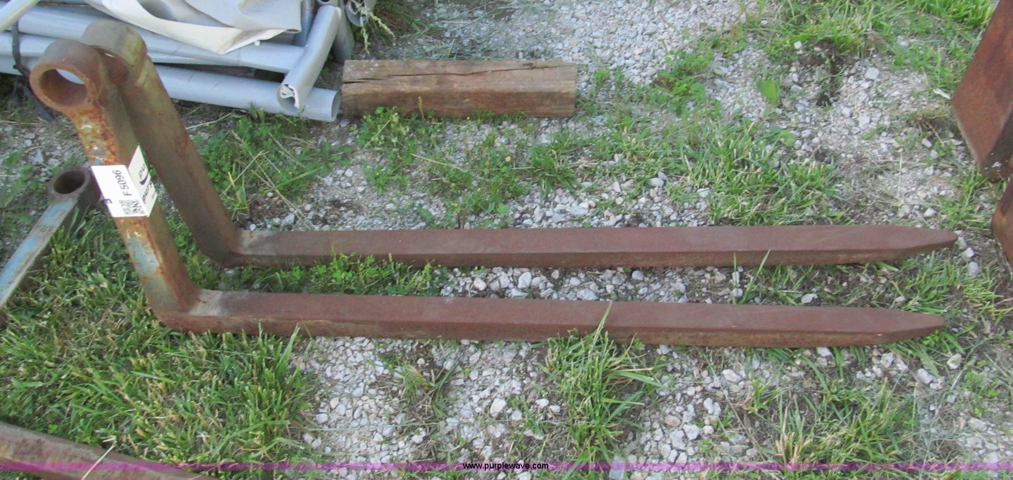 Reach fork brick forks in Oak Grove, MO | Item F5096 sold | Purple Wave