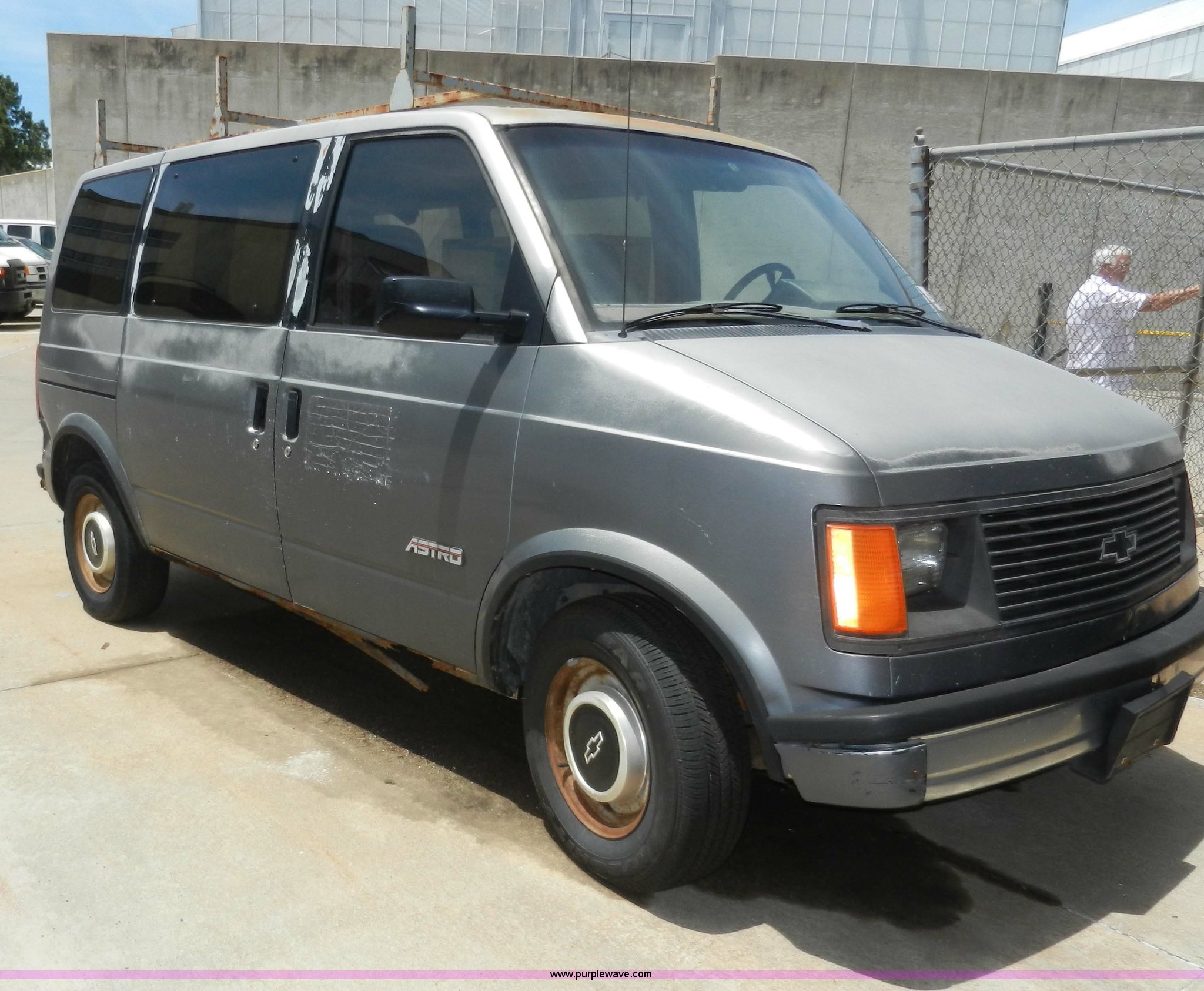 1989 Chevrolet Astro van in Manhattan, KS | Item H3077 sold | Purple Wave