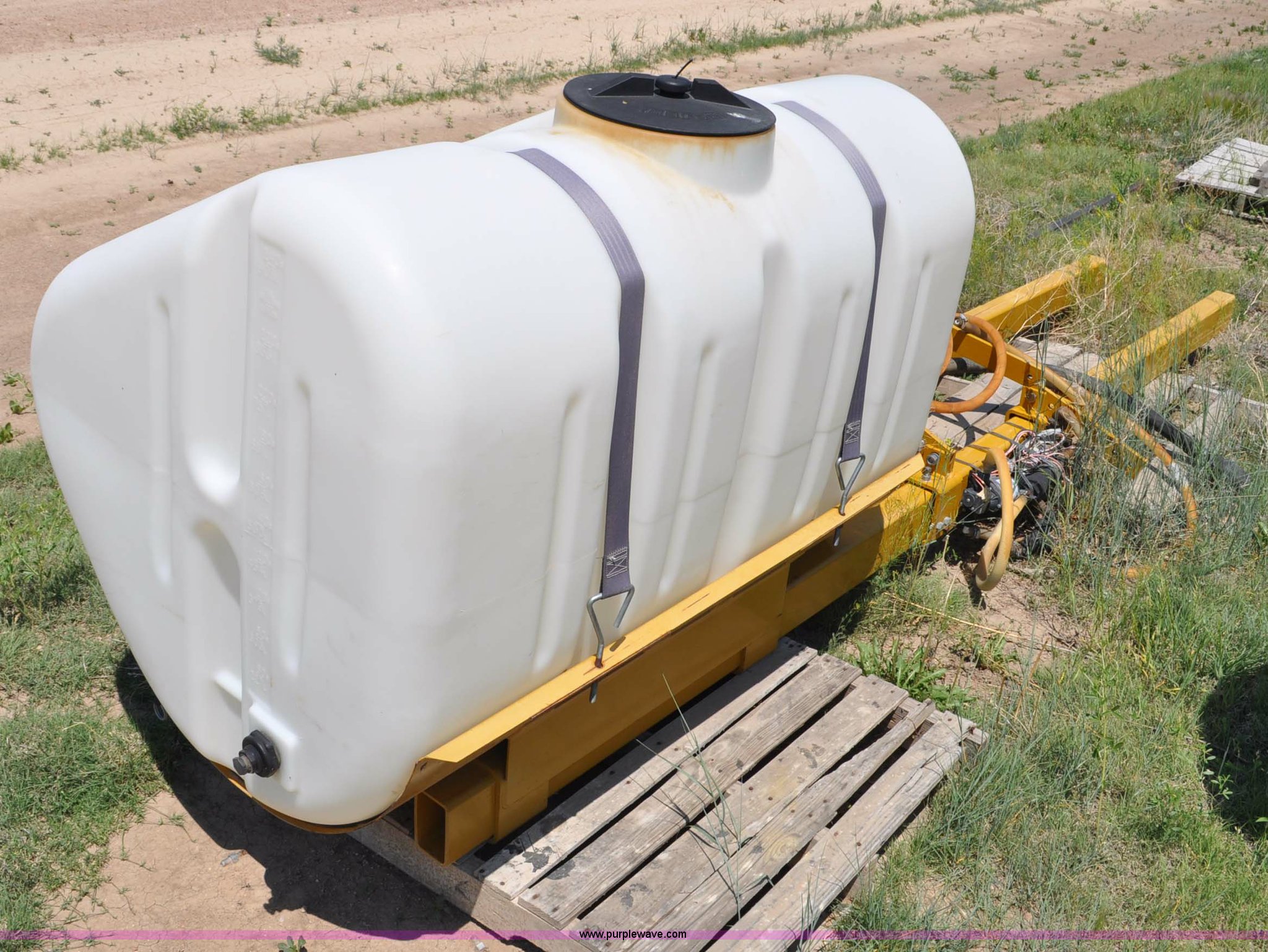 Ag-Chem tanks in Flagler, CO | Item G6041 sold | Purple Wave