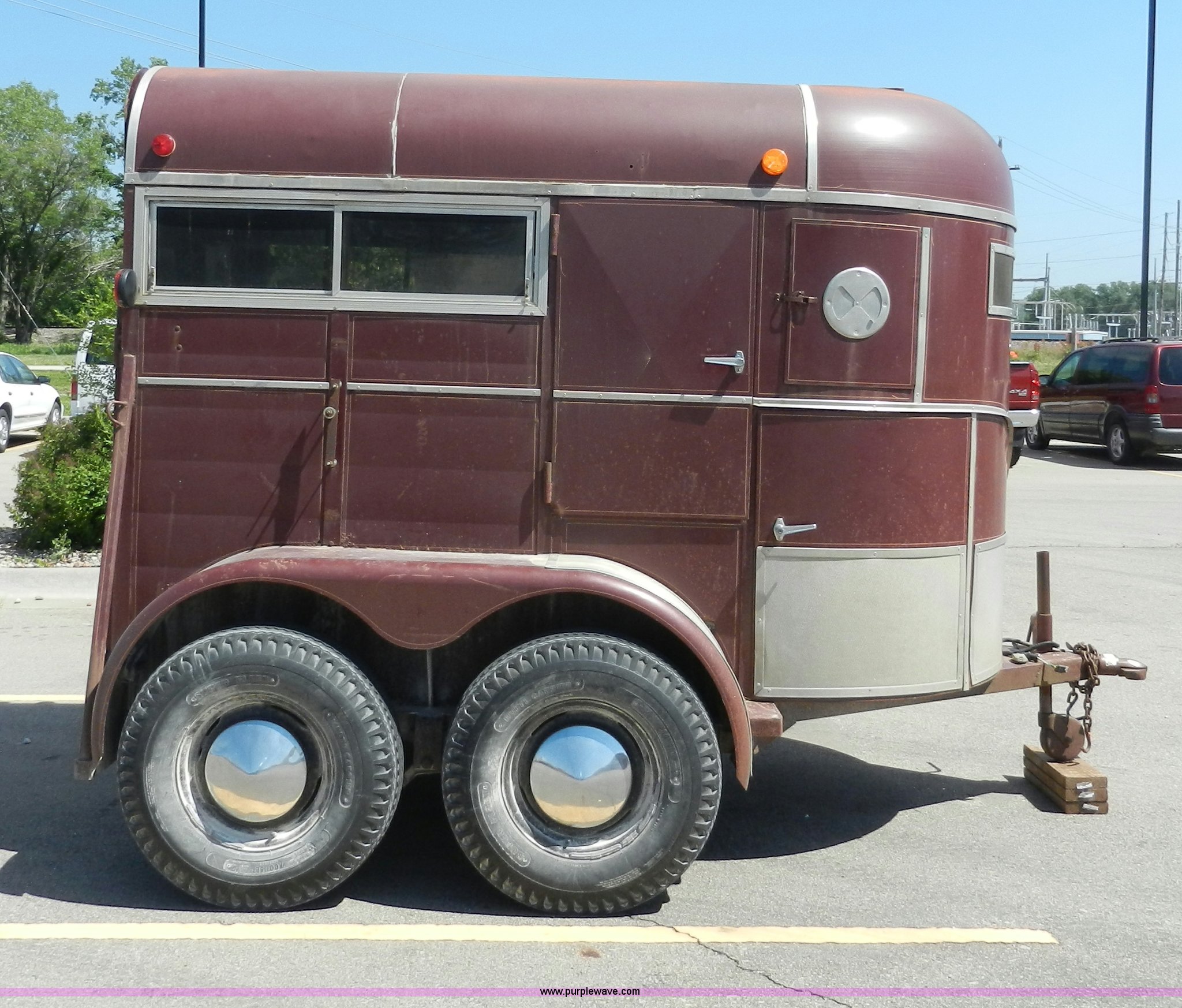 1984 WW two horse straight load trailer in Manhattan, KS | Item H3062 ...