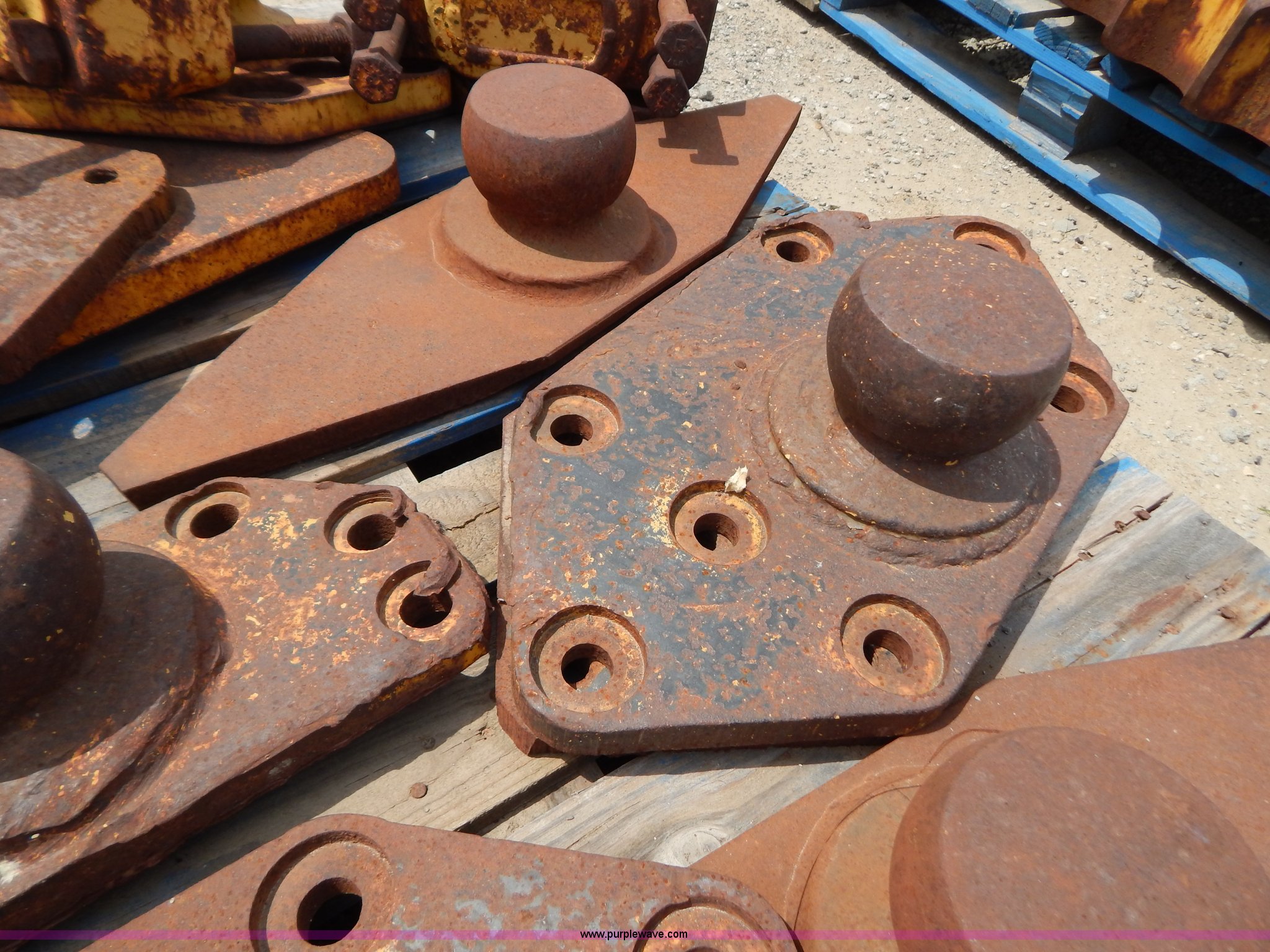 (9) trunnion balls for dozers in Kansas City, MO | Item AE9803 sold ...