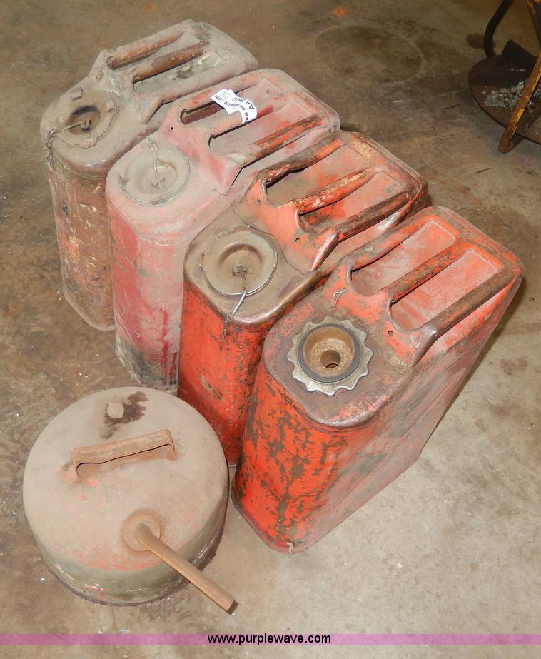 (5) assorted gas cans in Pierre, SD | Item AA9820 sold | Purple Wave
