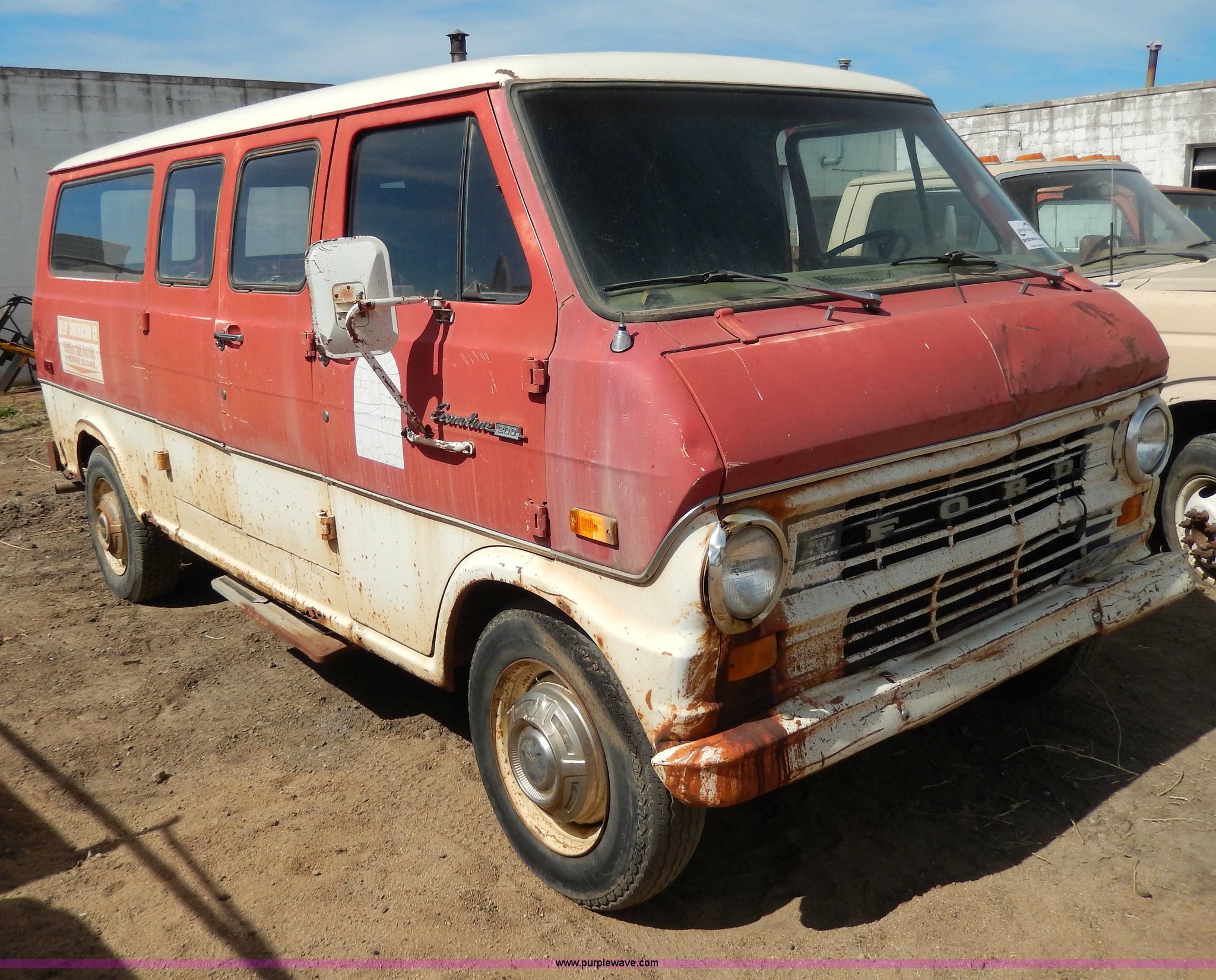 1974 Ford Econoline 300 van in Pierre, SD | Item H3098 sold | Purple Wave