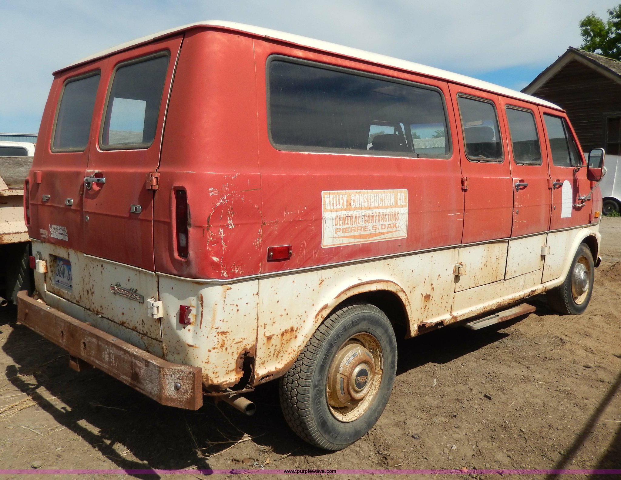 1974 Ford Econoline 300 van in Pierre, SD | Item H3098 sold | Purple Wave