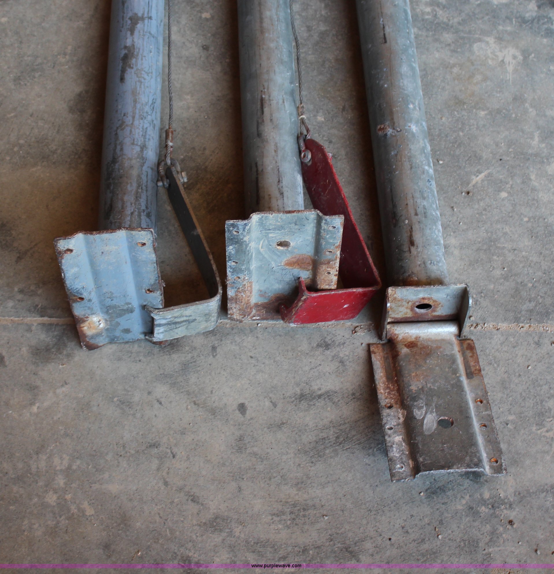 (3) Proctor wall jacks in Wathena, KS | Item AU9186 sold | Purple Wave