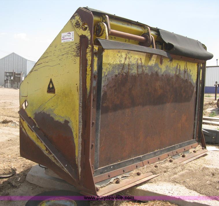 Dymax push-out bucket in Larned , KS | Item D8419 sold | Purple Wave