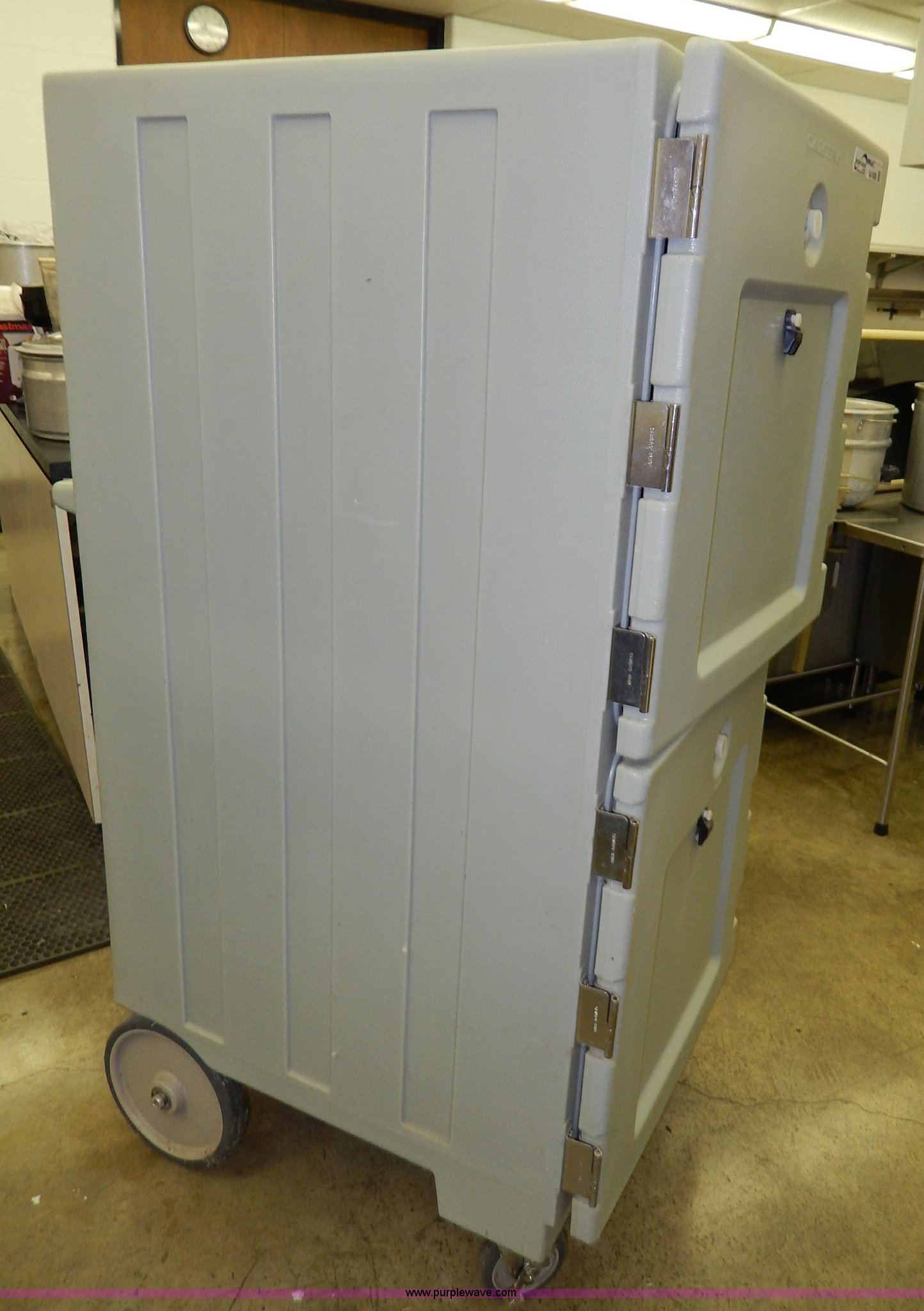 Cambro hot/cold portable box in Eskridge, KS | Item AA9280 sold ...