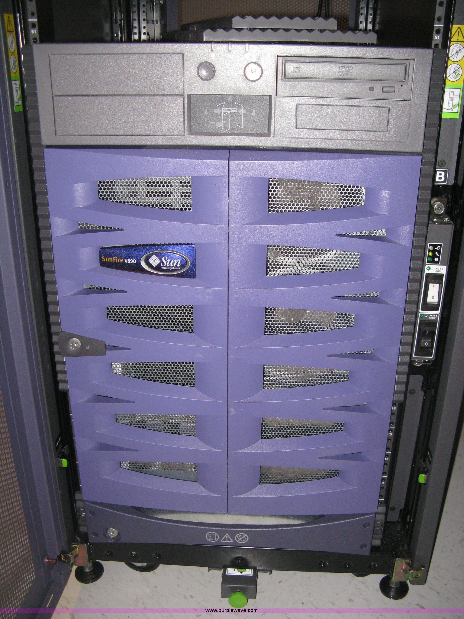 Sun Sunfire V890 rack mount server with cabinet in Wichita, KS | Item ...