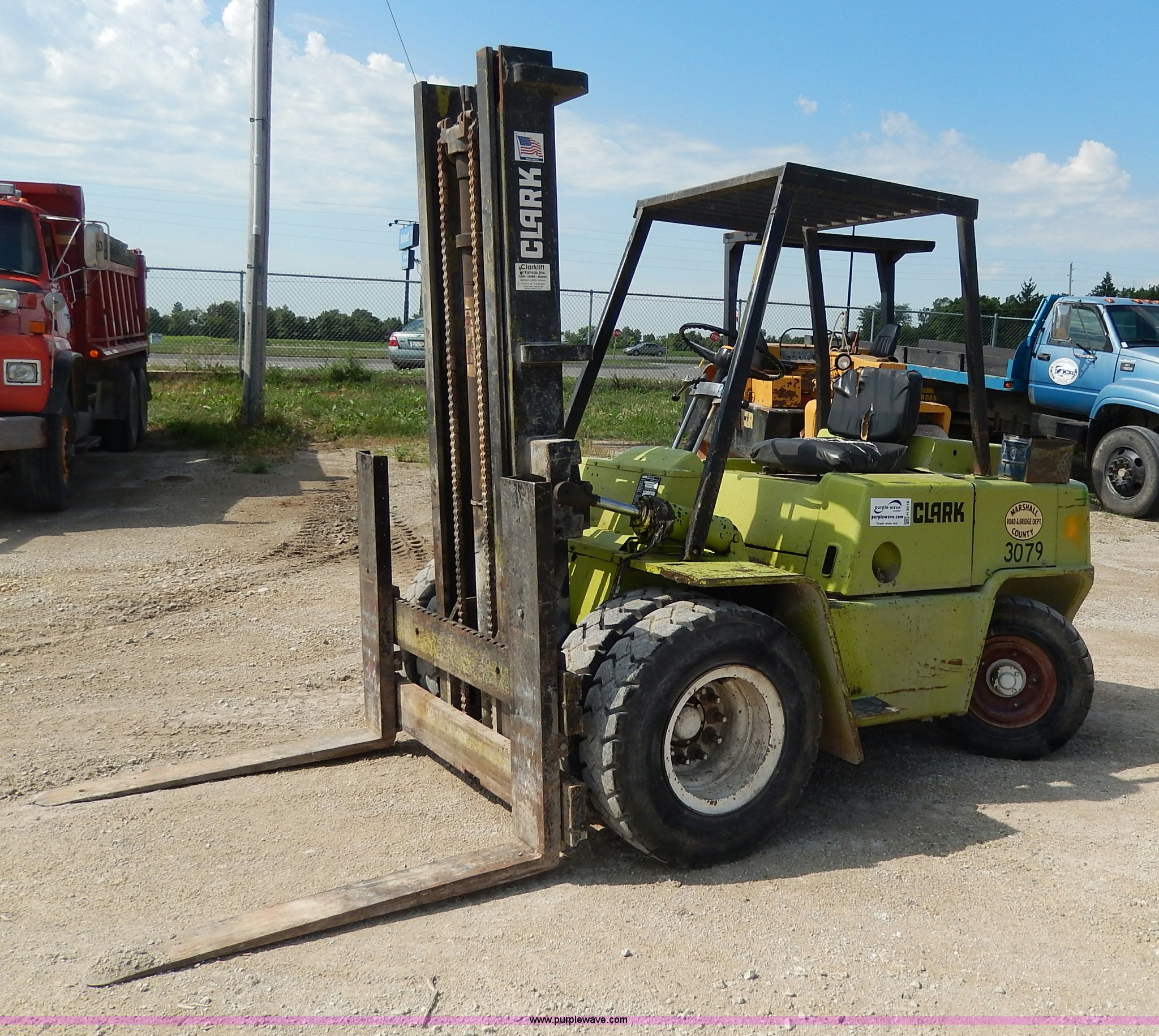 1978 Clark fork truck in Marysville, KS | Item H3016 sold | Purple Wave