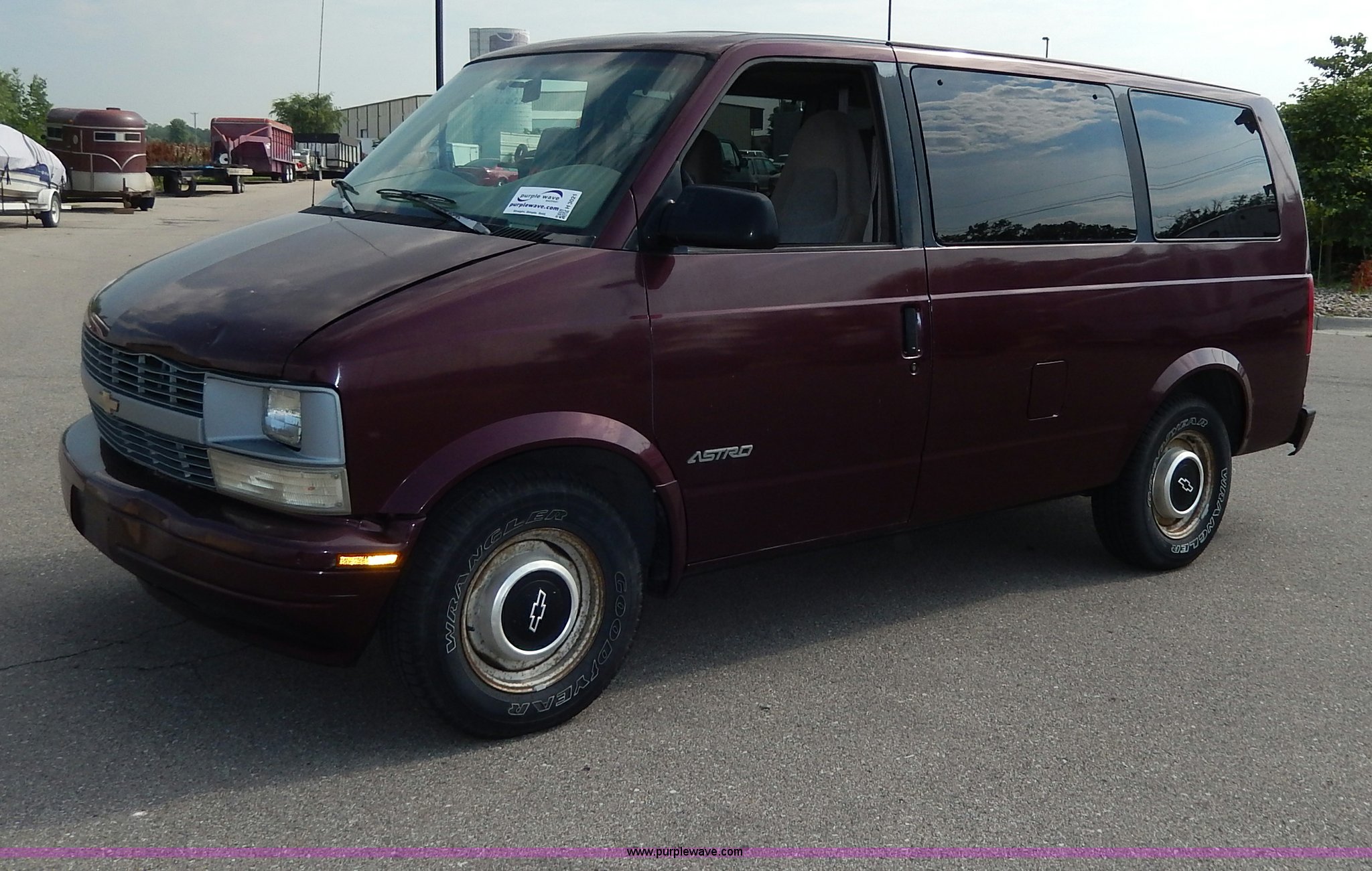 1996 Chevrolet Astro van in Manhattan, KS | Item H3021 sold | Purple Wave