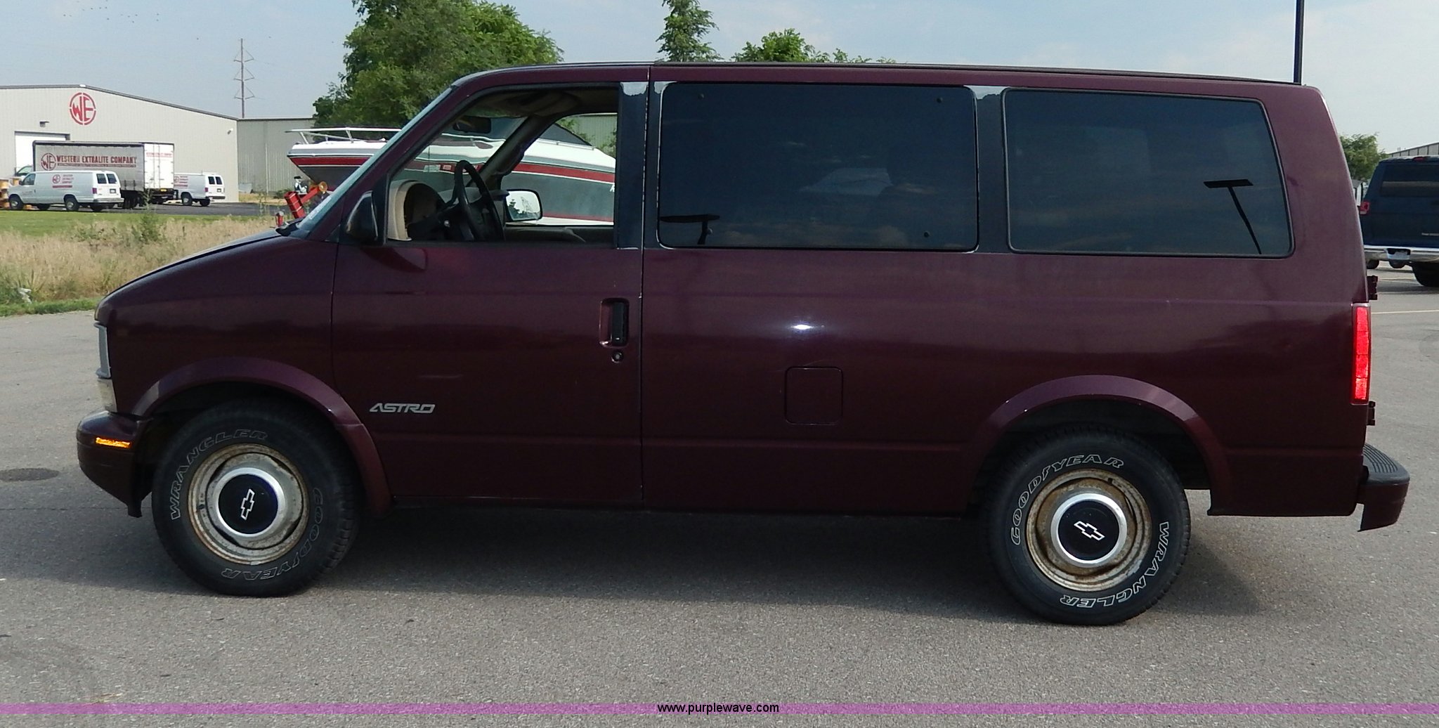 1996 Chevrolet Astro van in Manhattan, KS | Item H3021 sold | Purple Wave