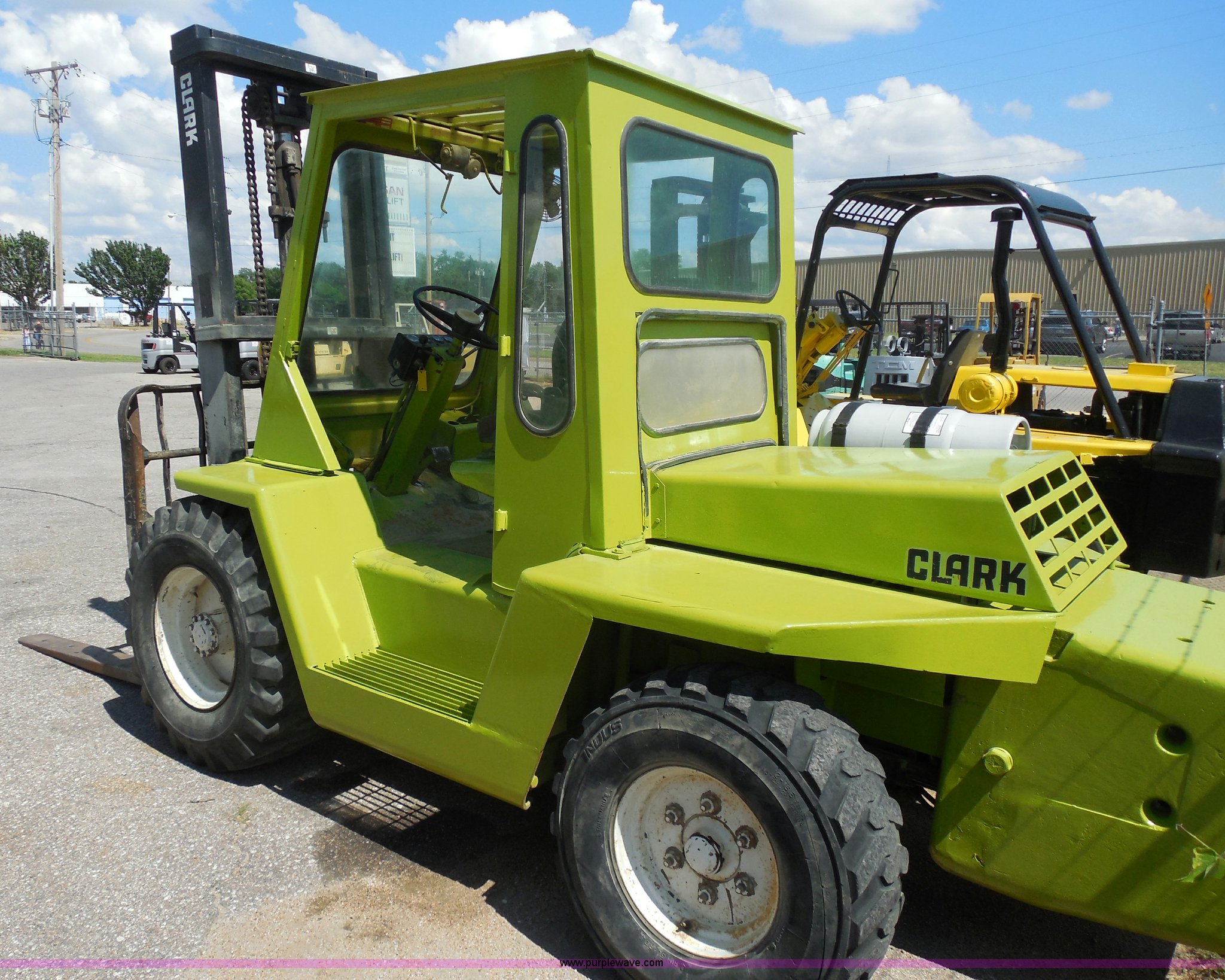 Clark IT70N pneumatic forklift in Wichita, KS | Item H9956 sold ...