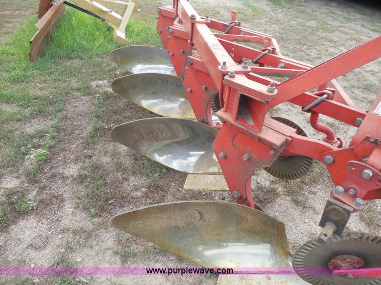 Case 6000 plow in Kinsley, KS | Item H9878 sold | Purple Wave