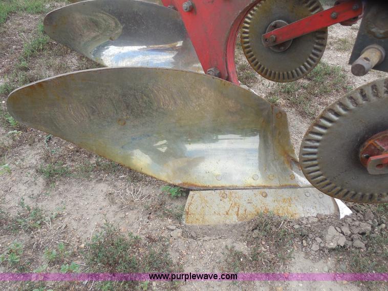 Case 6000 plow in Kinsley, KS | Item H9878 sold | Purple Wave