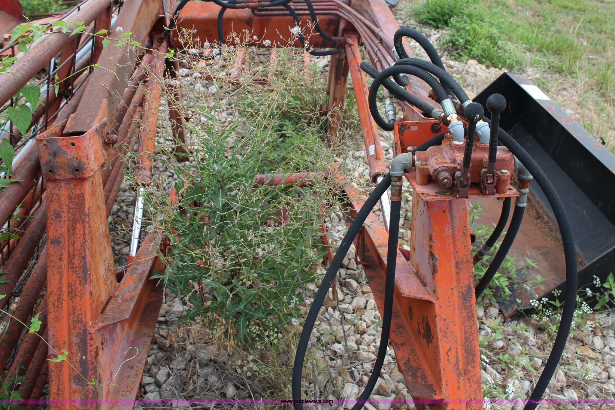 Dual 125 loader in Lawrence, KS | Item H6701 sold | Purple Wave