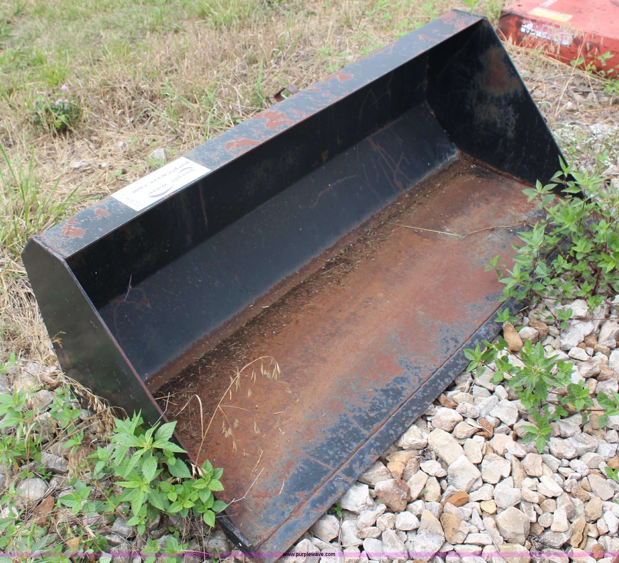 60" loader bucket in Lawrence, KS | Item H6702 sold | Purple Wave