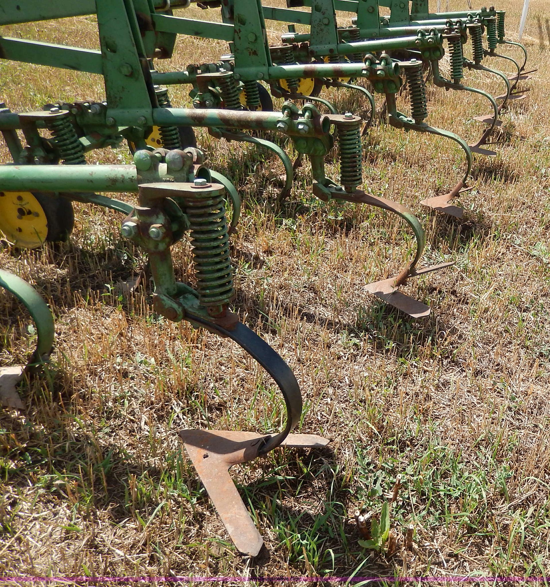 John Deere M field cultivator in Seneca, KS | Item I4397 sold | Purple Wave