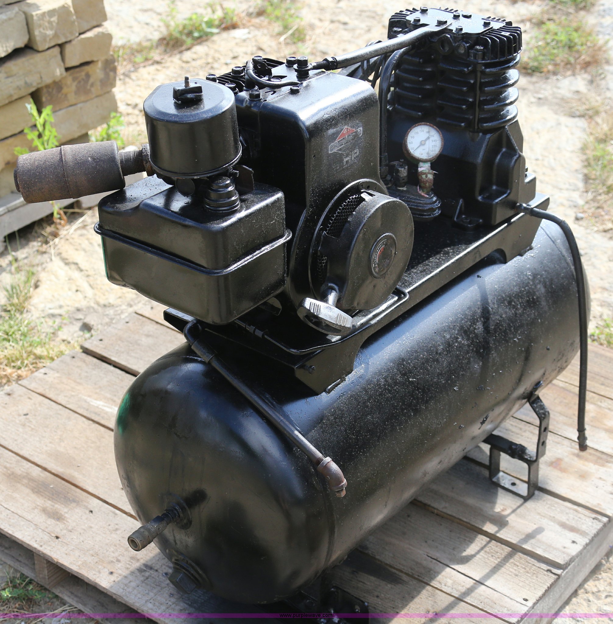 Melben air compressor in Lone Jack, MO | Item E2277 sold | Purple Wave