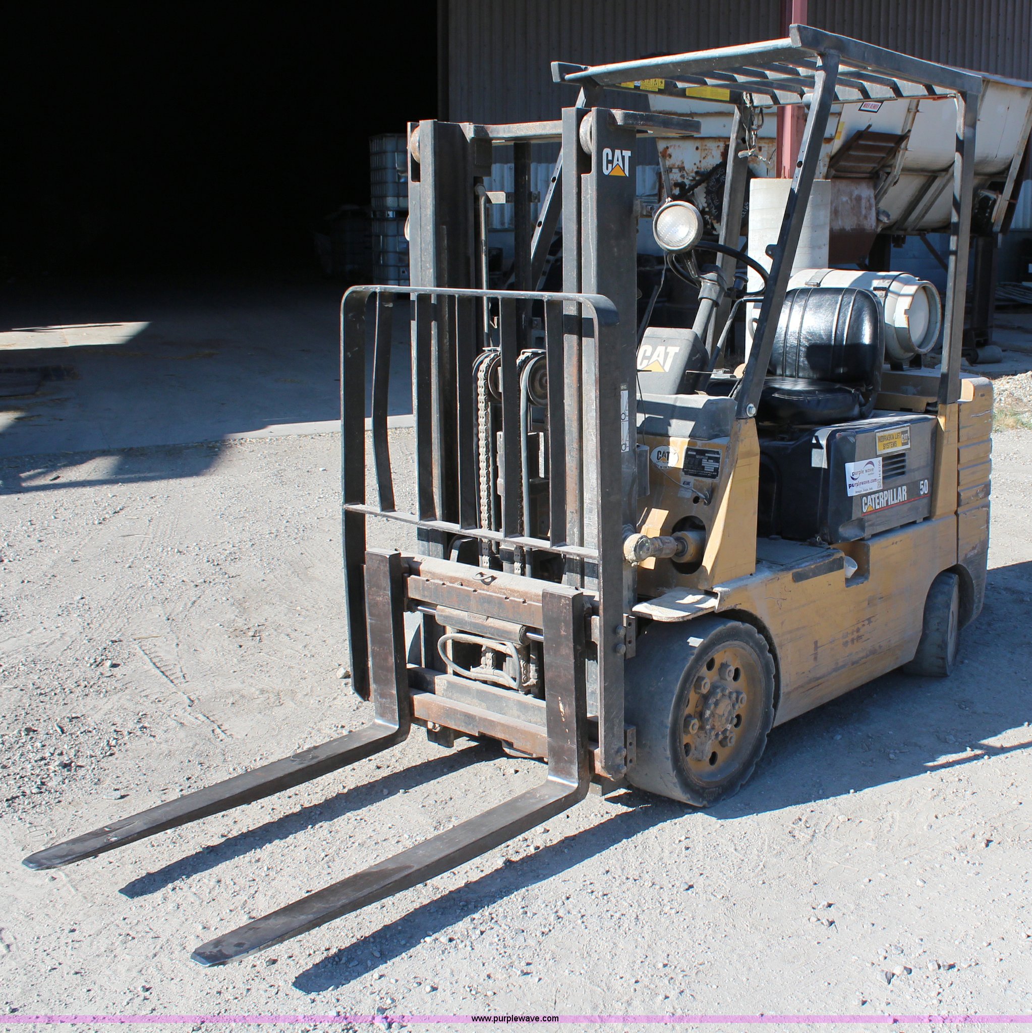 Caterpillar 50 forklift in Topeka, KS | Item H6708 sold | Purple Wave
